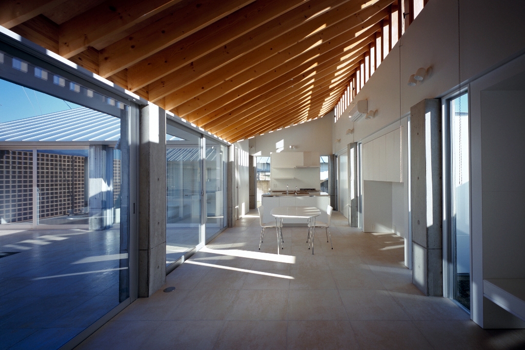 Gallery of Concave Roof House | Jun Yashiki & Associates | Media - 4