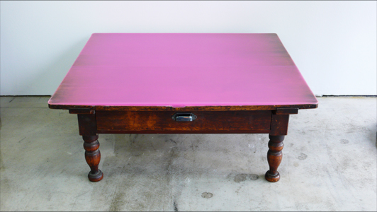 FLAT TABLE ANTIQUE No.6 por SOMEWHERE | Archello