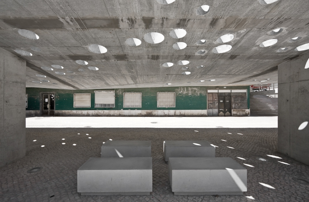 Coffee Shop + Shading Surface, Sacavém | Ateliermob | Archello