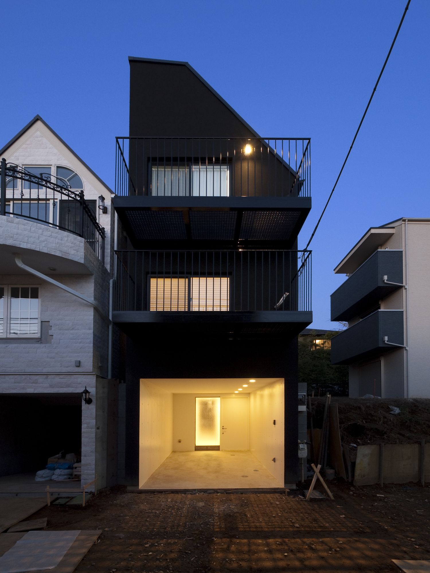 House Contrast | KEY OPERATION INC. / ARCHITECTS | Archello