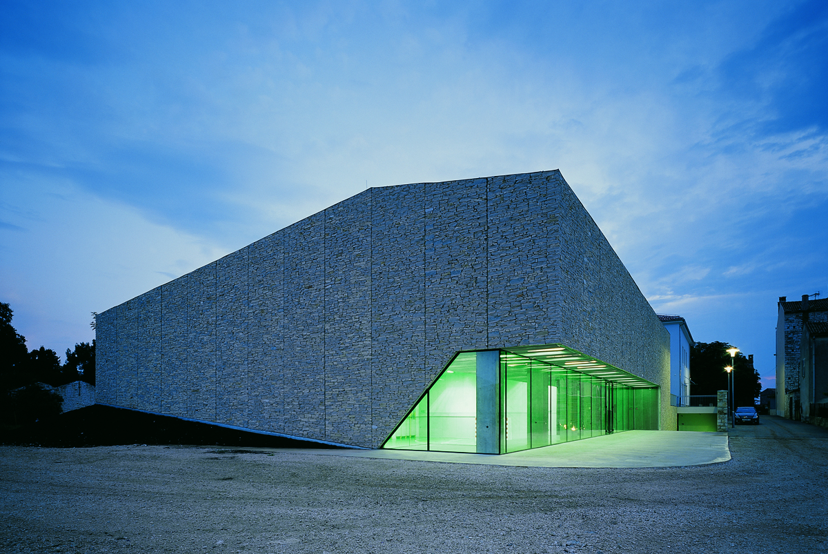 Sports Hall Bale | 3LHD | Archello