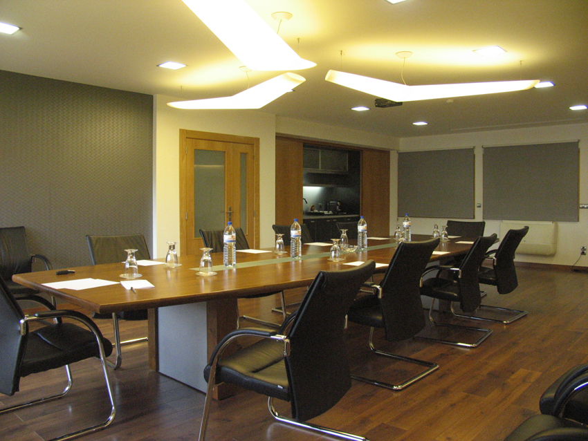 Meeting room for private enterprise | O Marceneiro Lda | Archello