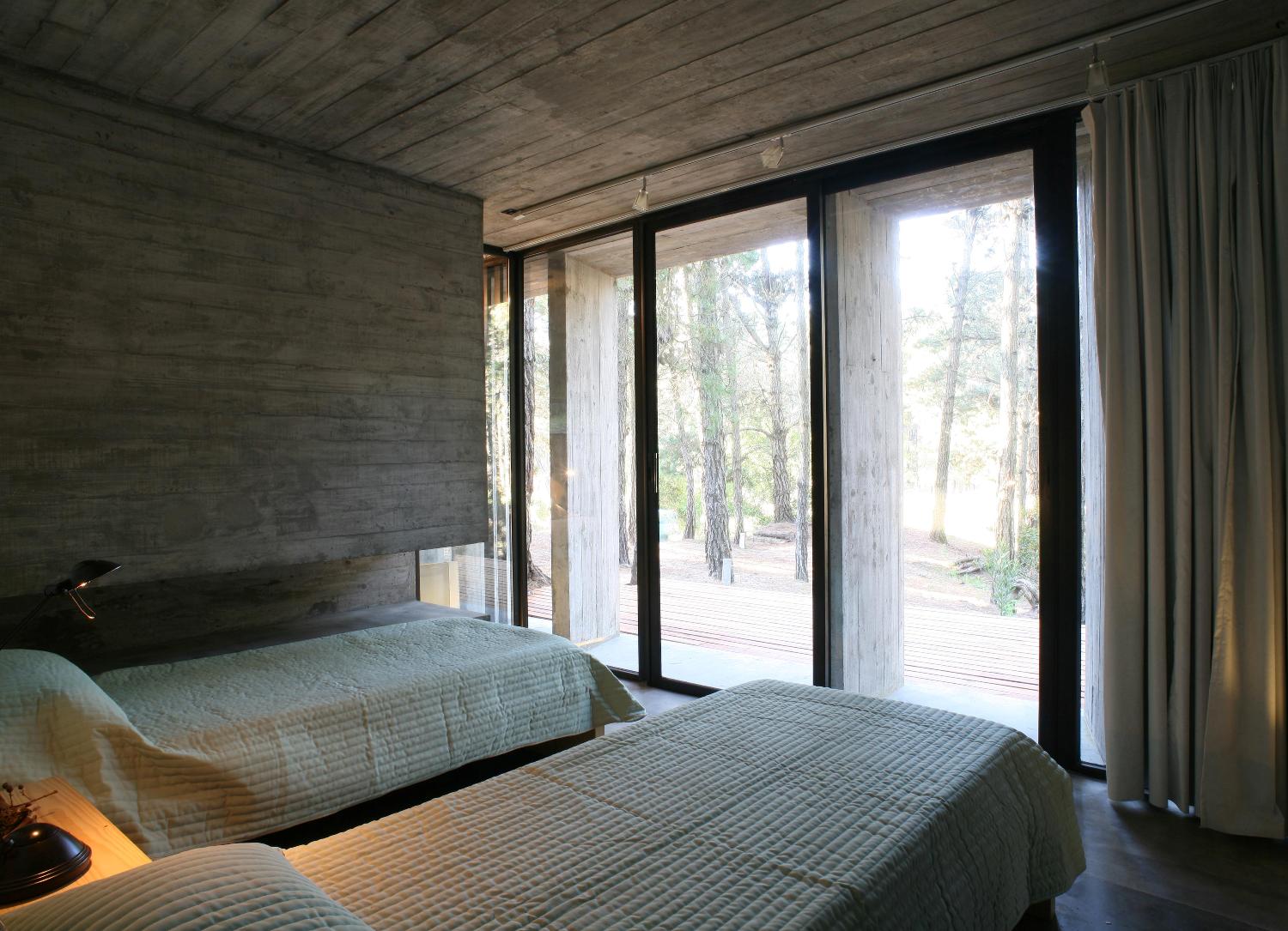 Gallery of House on Mar Azul forest | BAK Arquitectos | Media - 9