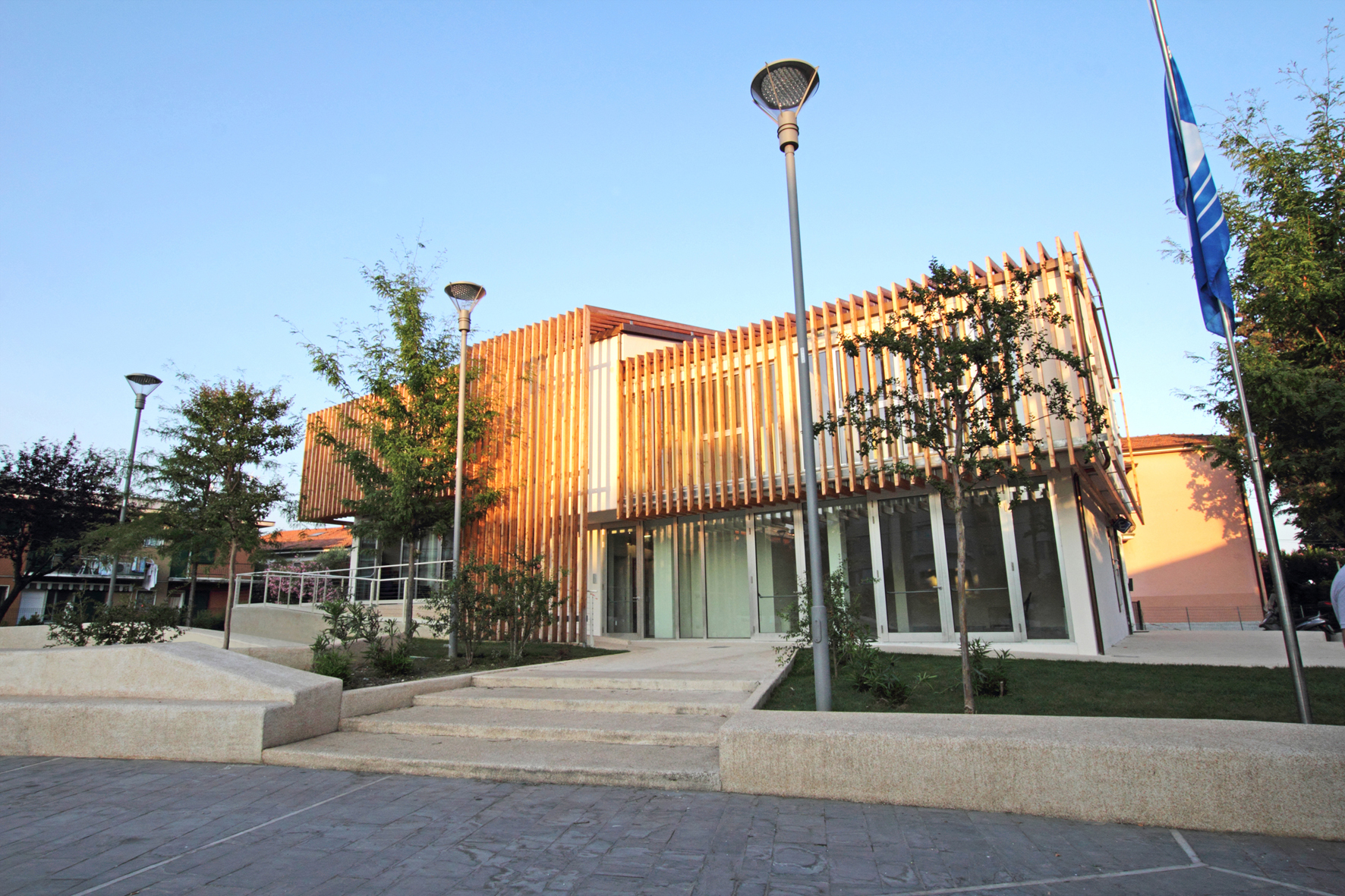 Renovation and enlargement of public building | no_made | Archello