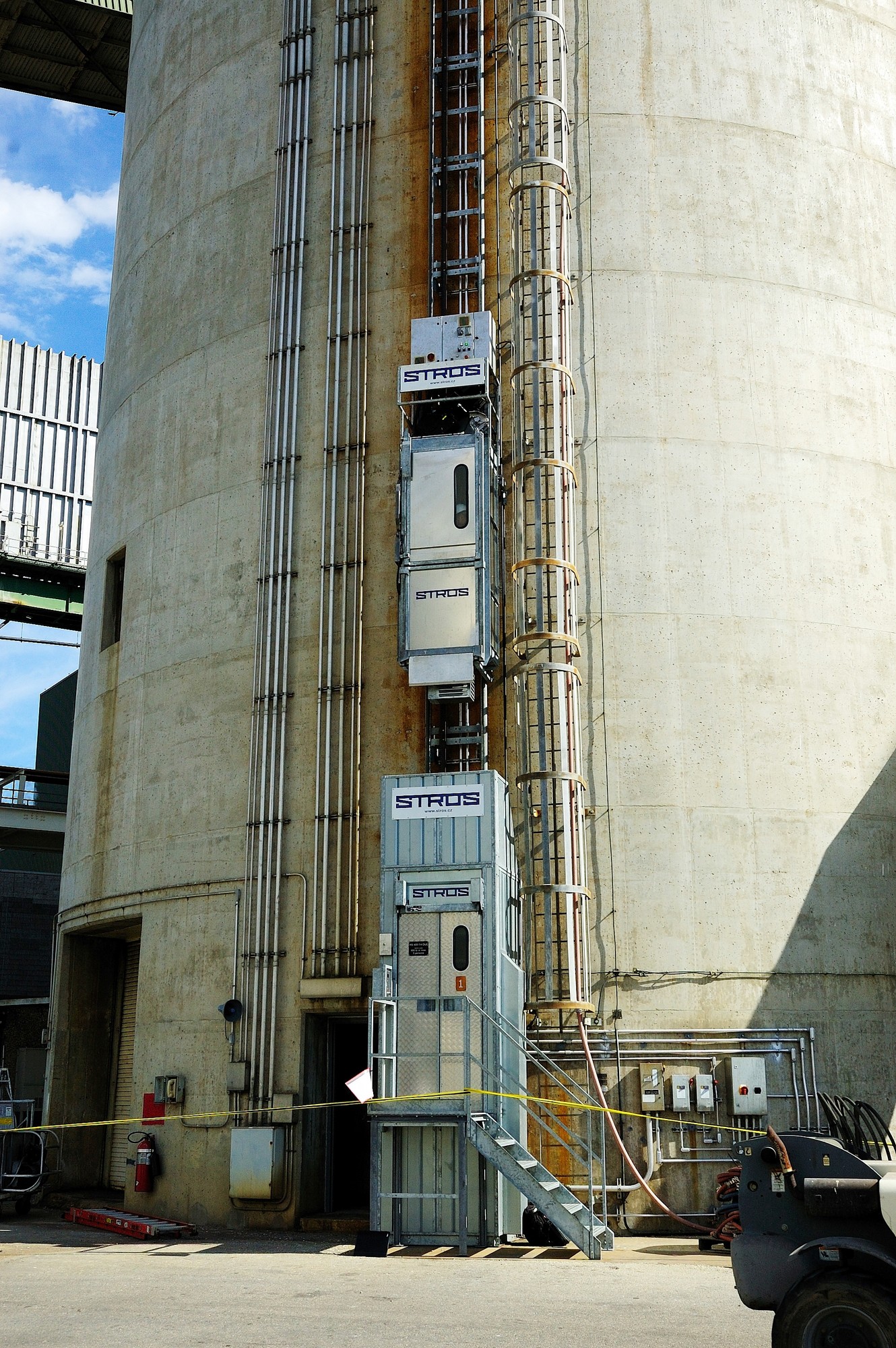 HS 400 by Stros | Archello