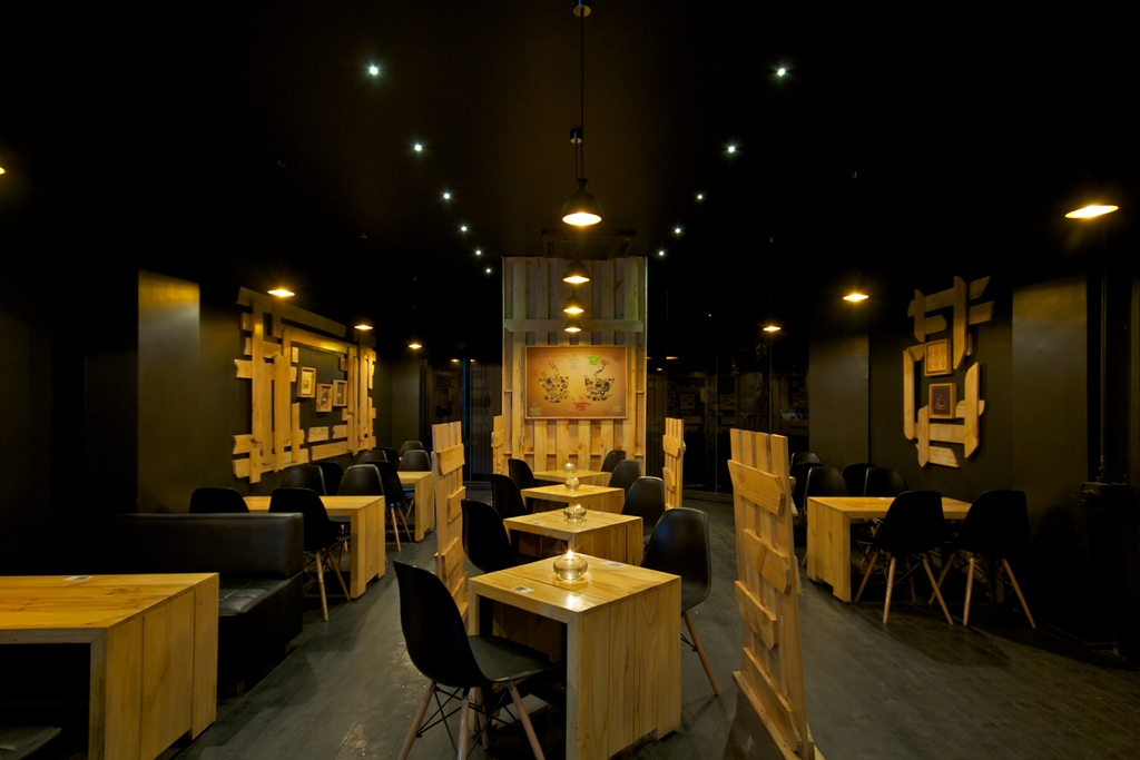 Cafe Crust & Resto | Ignitus Architectural Studio | Archello