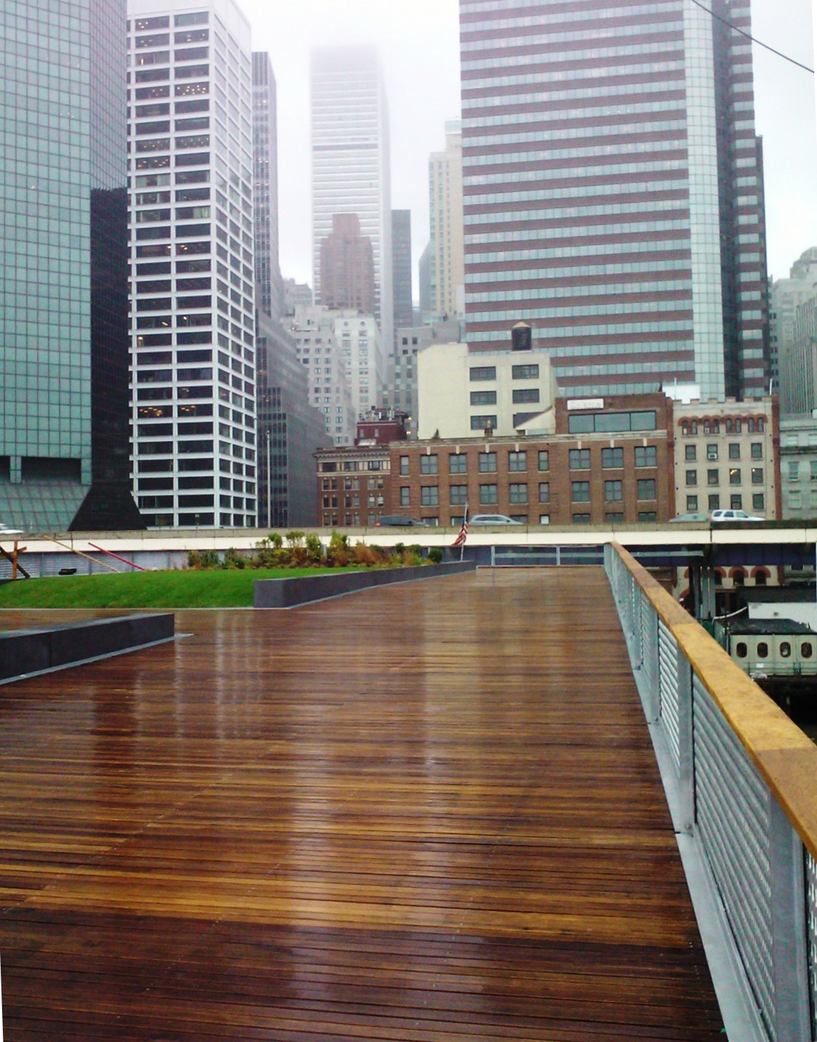 Cumaru Decking por Mataverde Decking and Siding | Archello