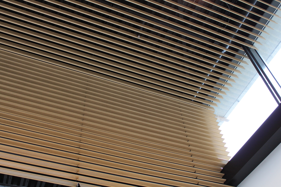 V100 - Open Metal Ceilings Exterior van Hunter Douglas Architectural ...