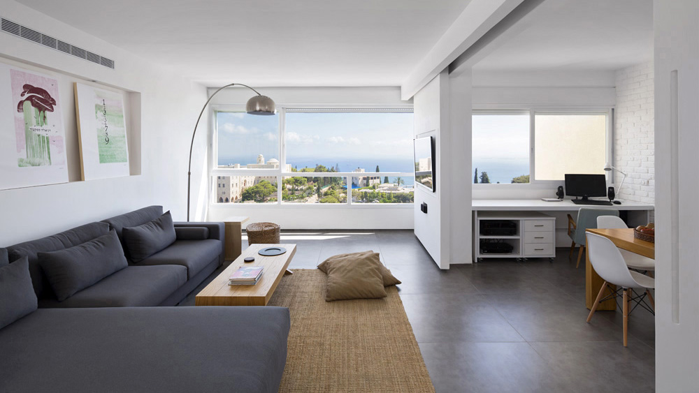 Sliding walls in a renovated apartment | Michael Peled Architecture ...