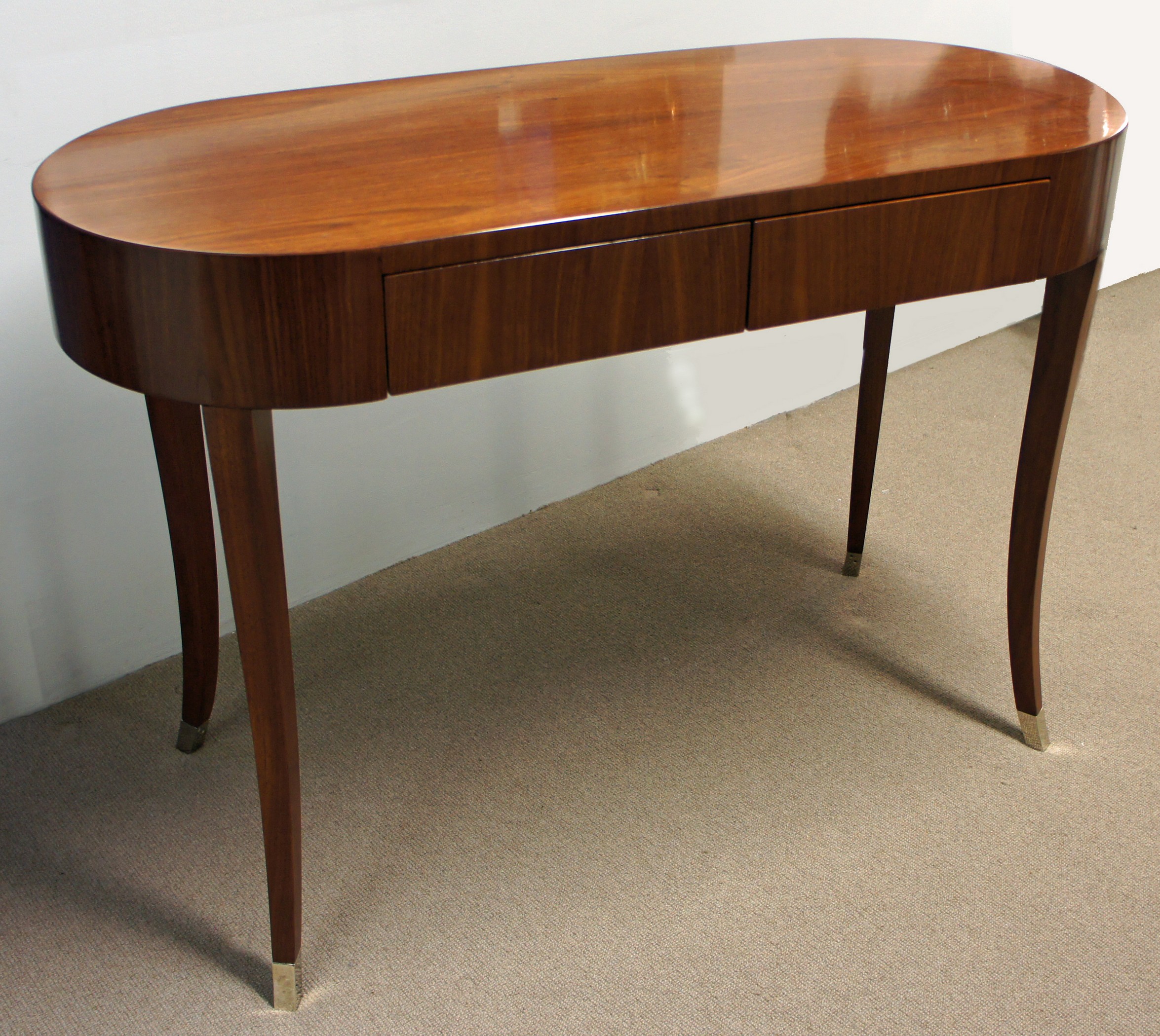 The Top Heavy side table by Hutson Bespoke | Archello