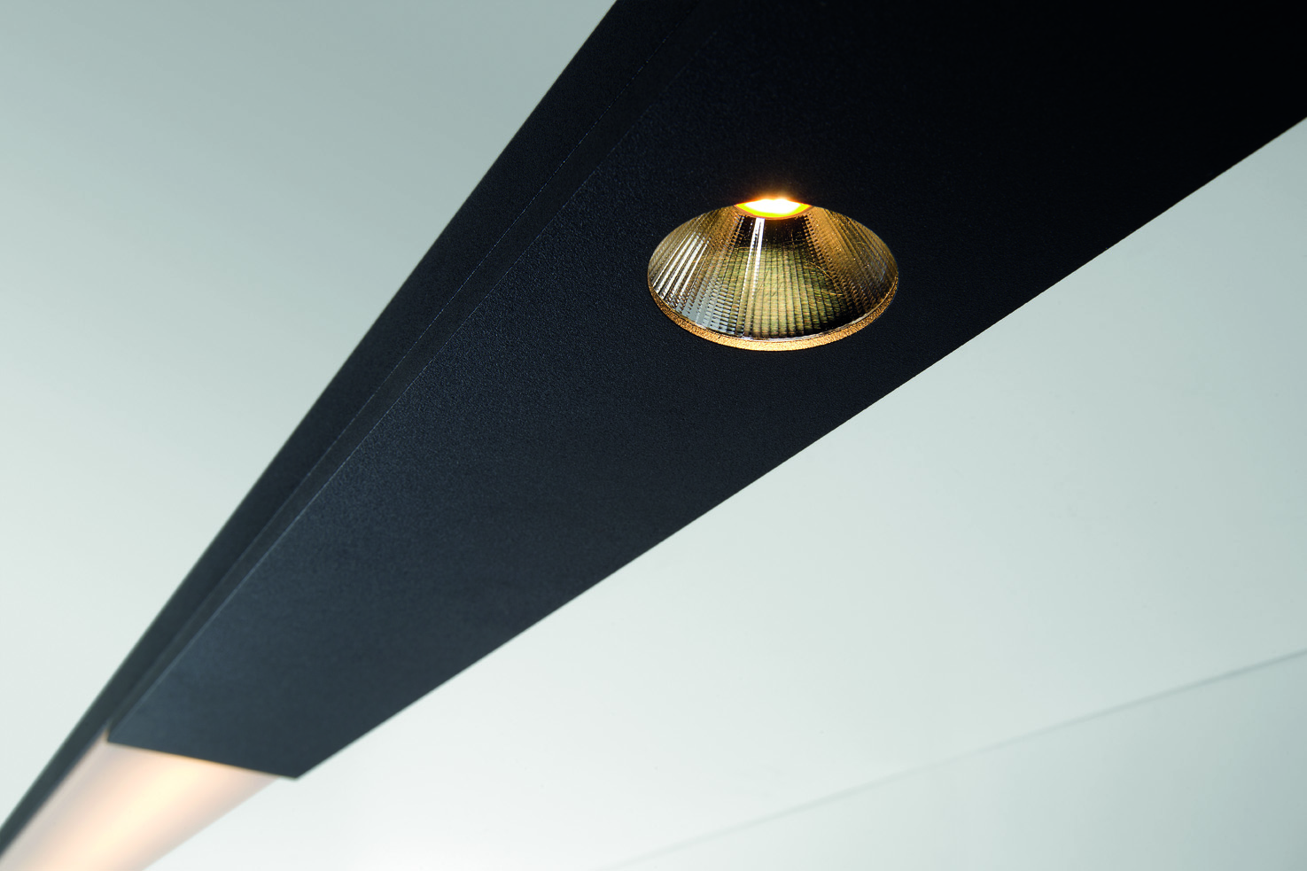 MP78 by Modular Lighting Instruments | Archello