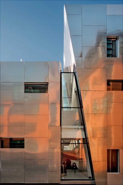 Flushglaze Eaves Rooflight nach Glazing Vision Europe | Archello