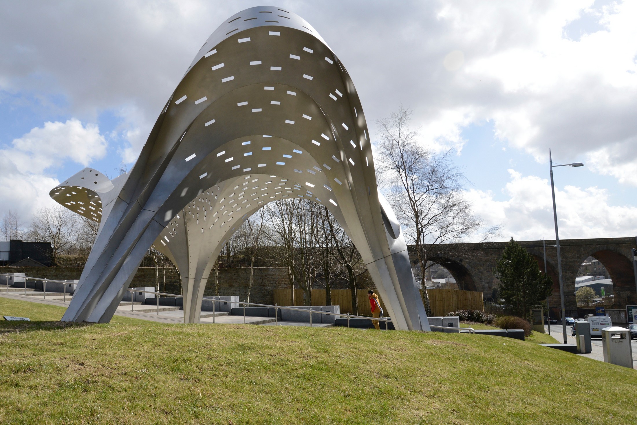 Rain Bow Gate | Tonkin Liu | Archello