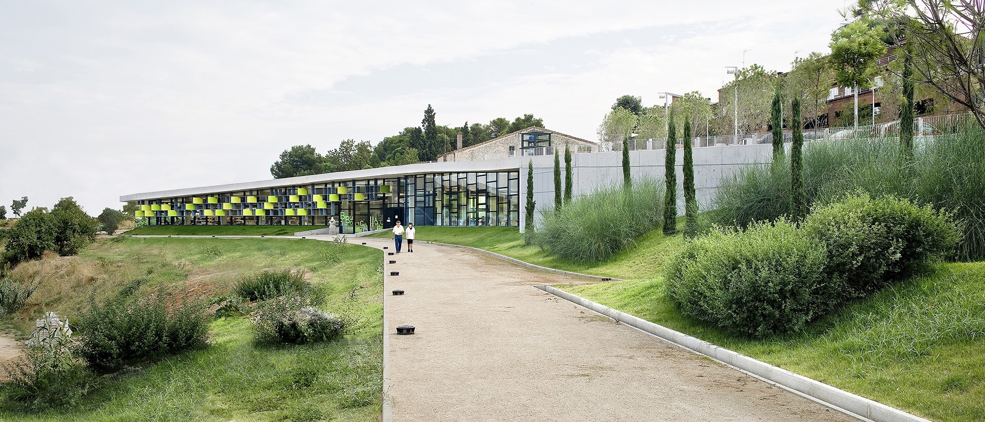 New Public Library, Park and restoration of Masia Can Llaurador in Teià ...