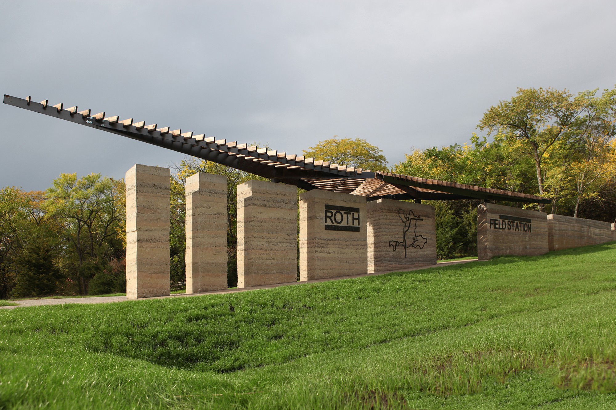 Roth Trailhead | Dirt Works Studio | Archello