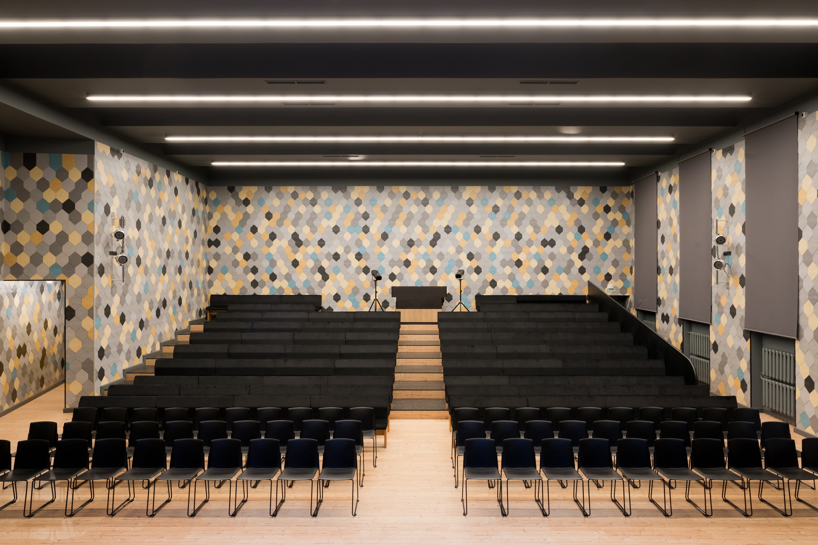 School theatre | FORM | Archello