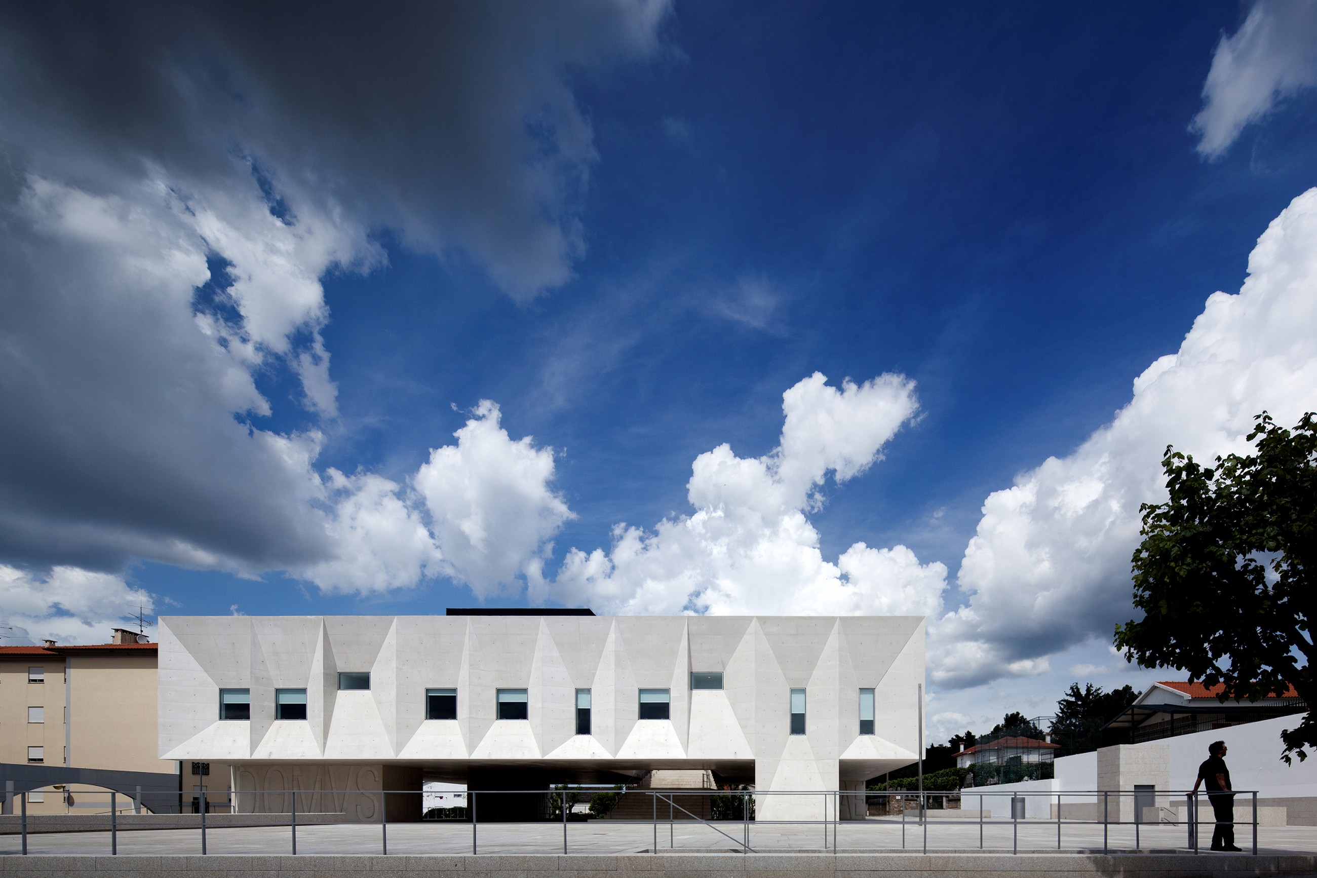 Law Courts | Barbosa & Guimarães | Archello