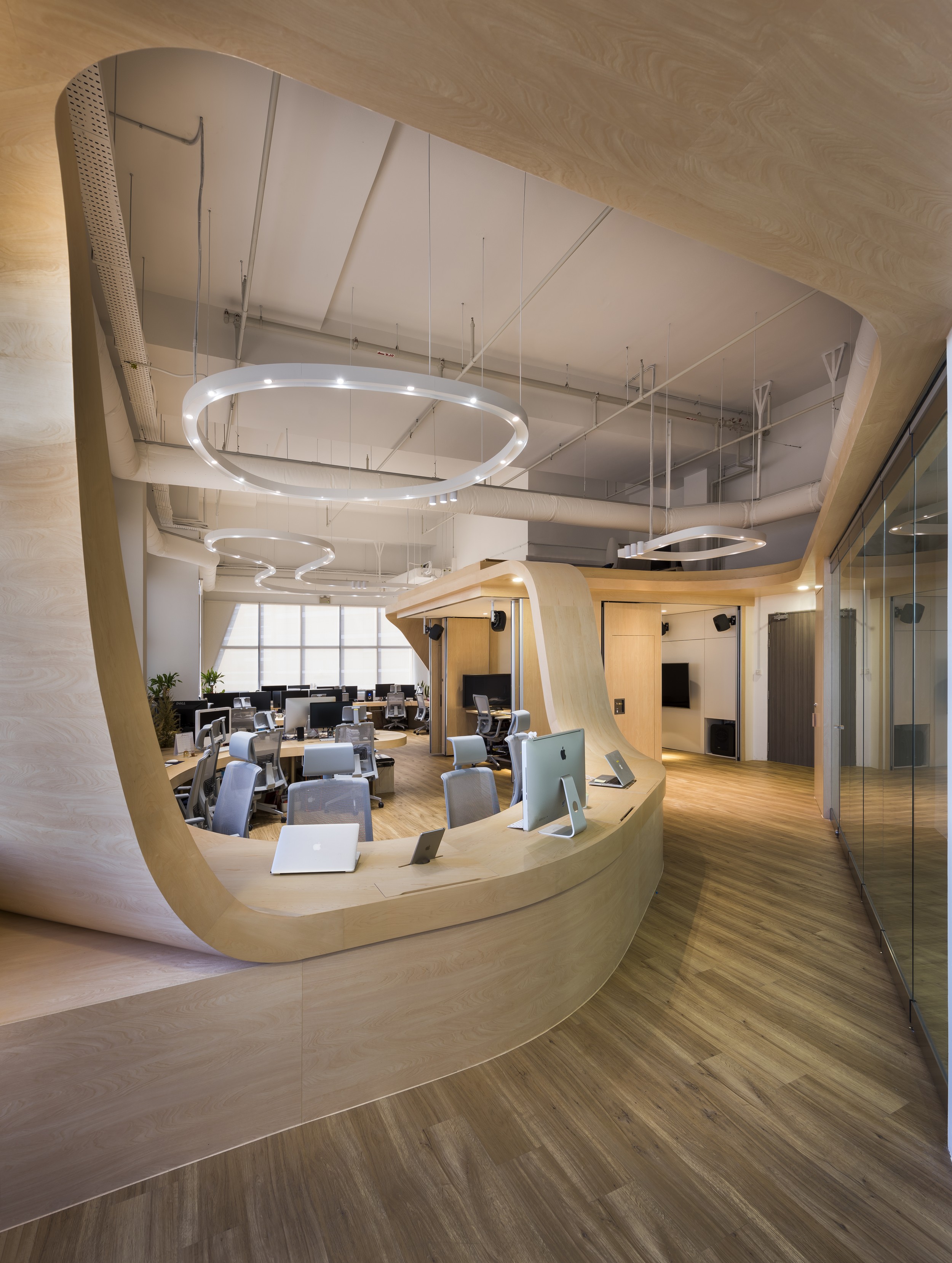 Gallery of The Little Red Ants: Looping the Creative Studio | PRODUCE ...