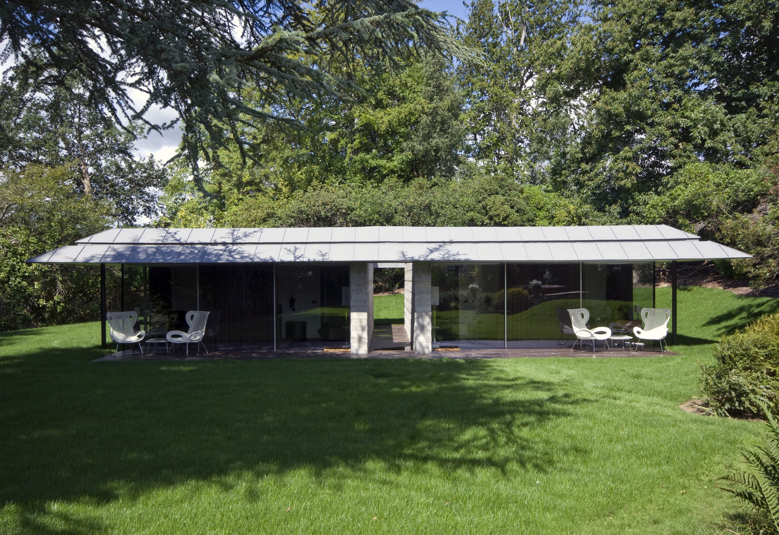 Capel Manor House Guest Pavilon | Ewan Cameron Architects | Archello