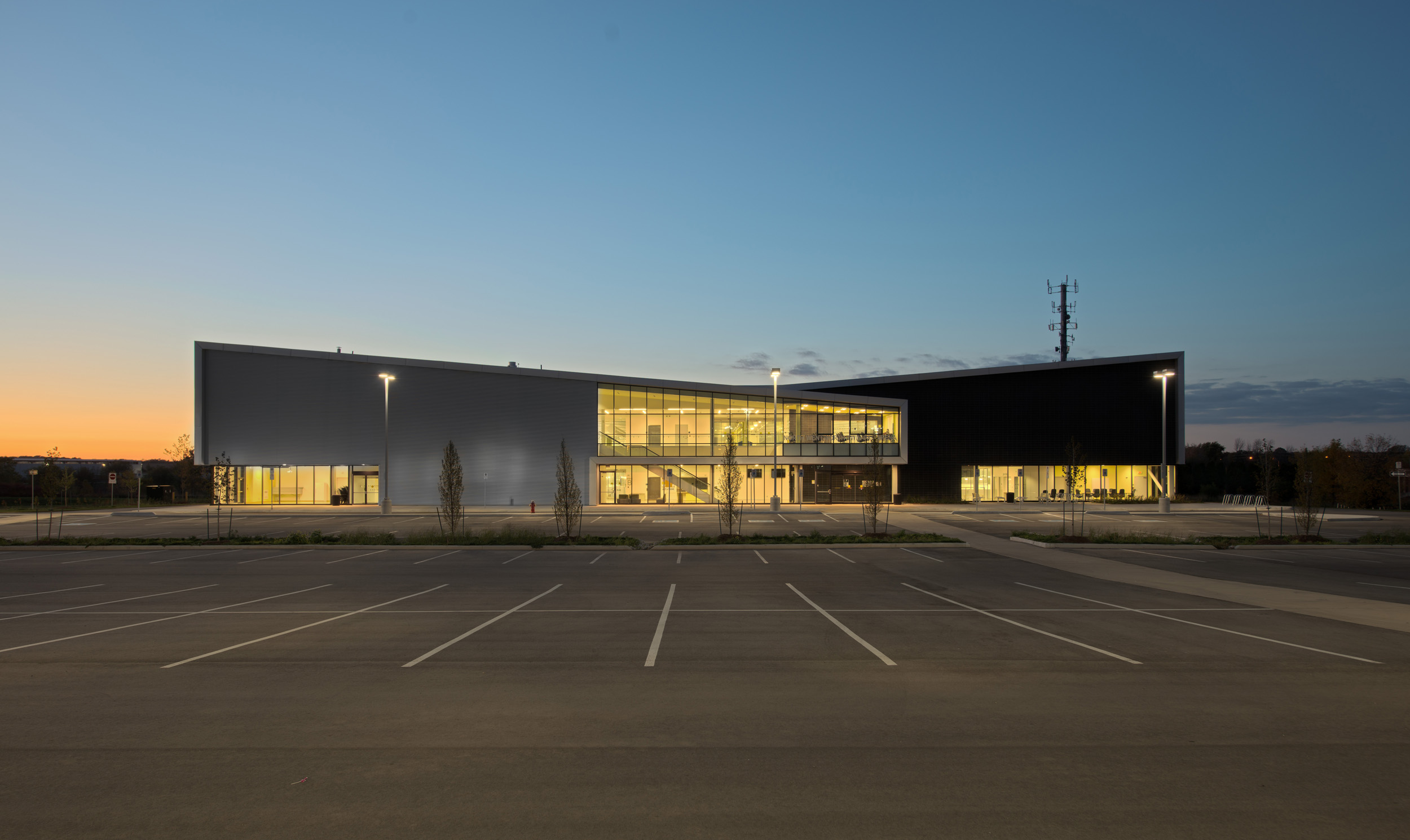 HARRY HOWELL TWIN PAD ARENA | dpai architecture inc | Archello