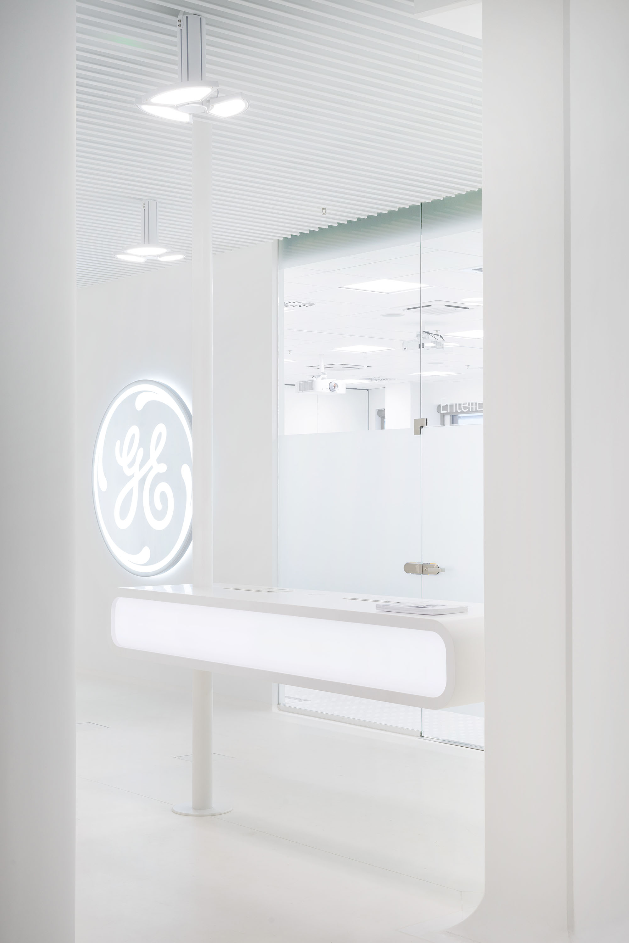 Gallery of GE CUSTOMER EXPERIENCE CENTER | ZALEWSKI ARCHITECTURE GROUP ...