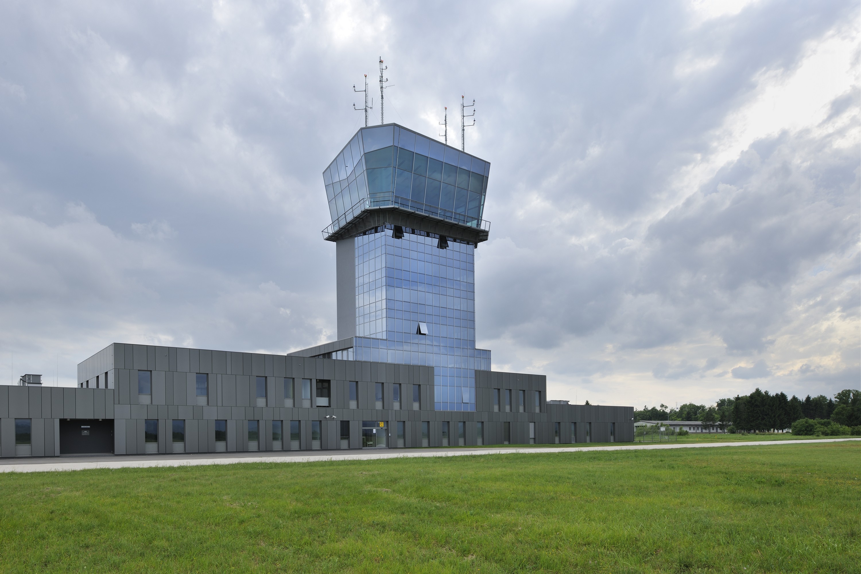 Air traffic control tower | Damjan Bradač arhitekt | Archello