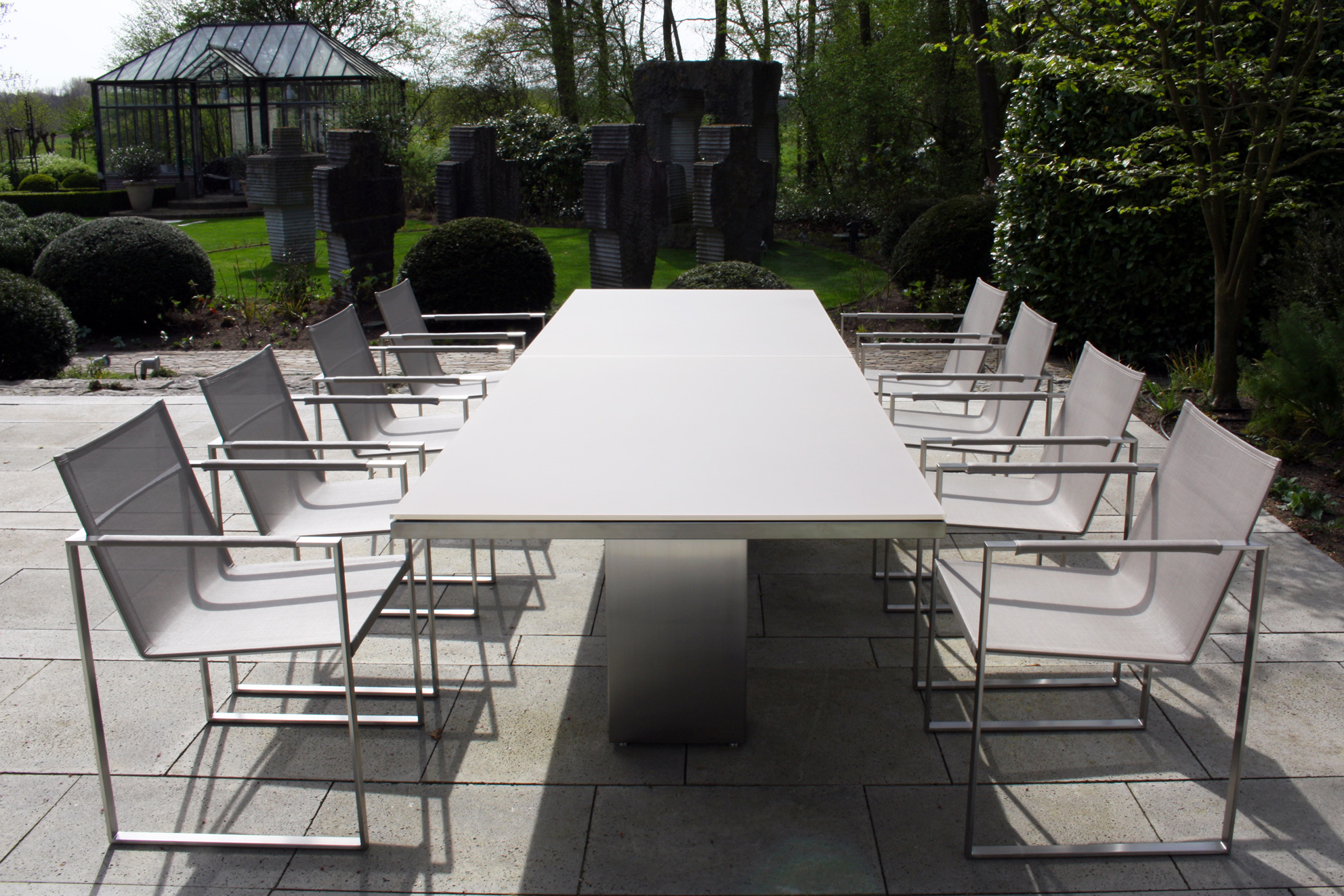 Doble - table by FueraDentro | Archello