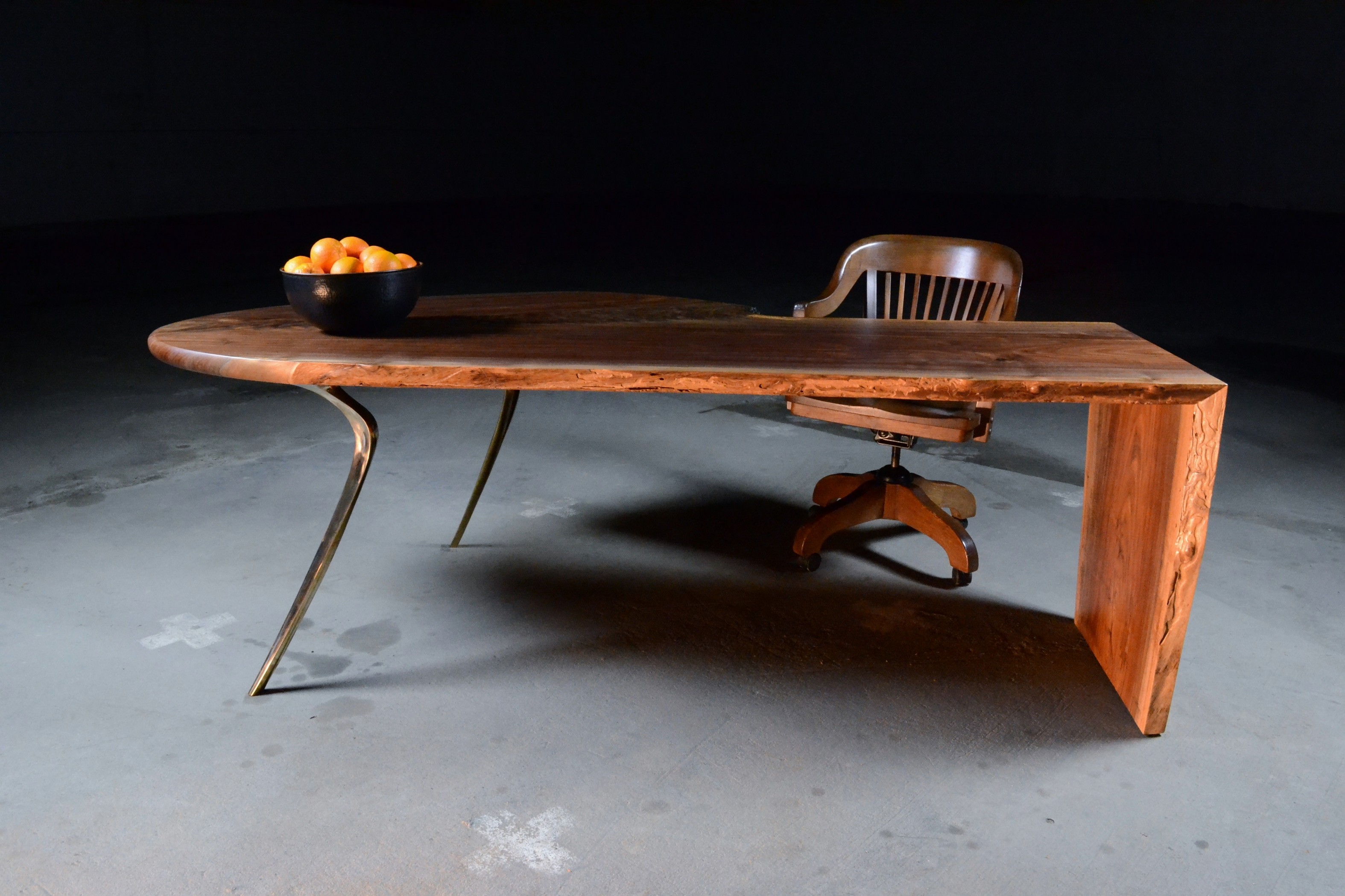 Cast/Slab Desk por blankblank, inc. | Archello