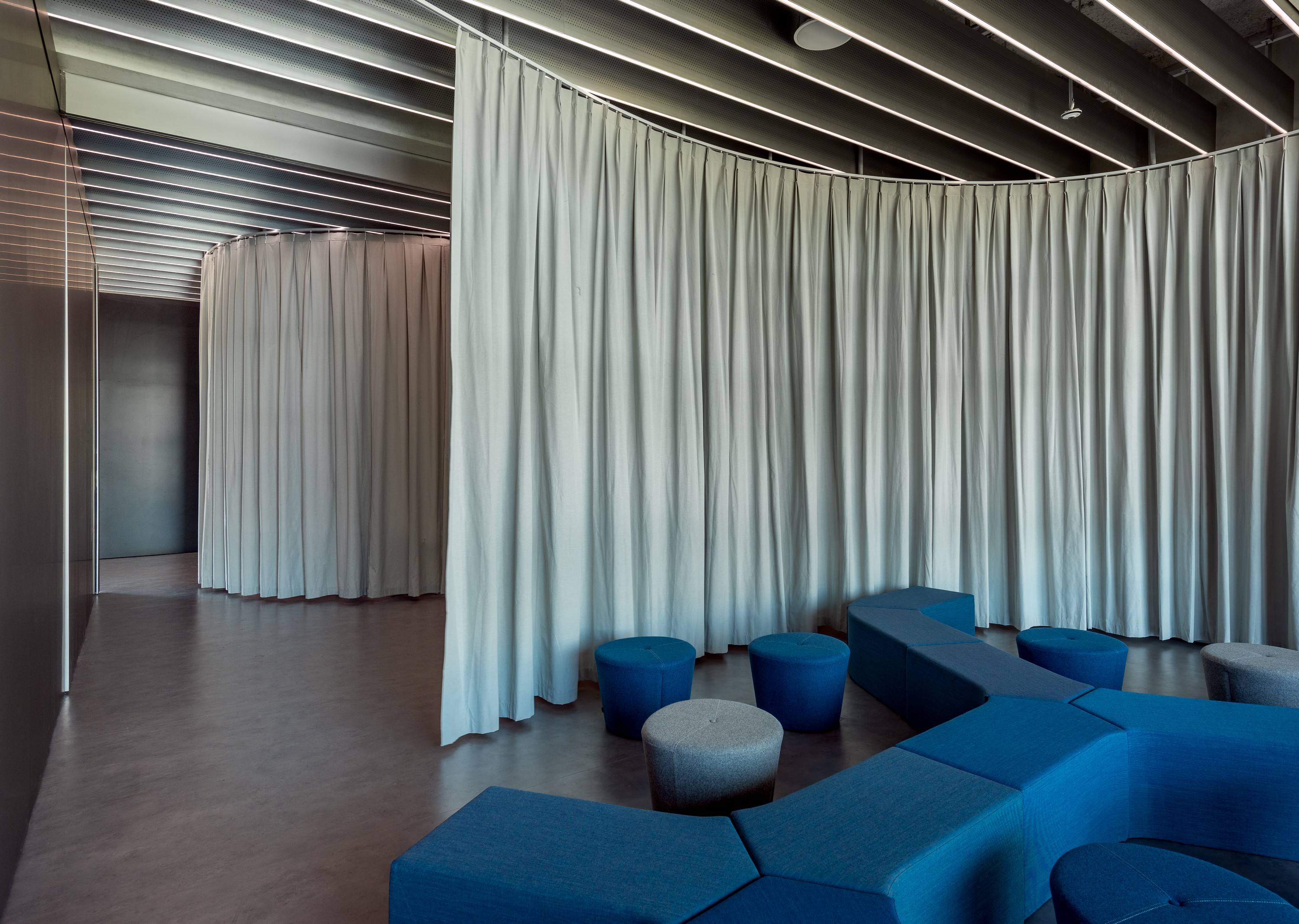 Gallery of Innovation Lab | AIM ARCHITECTURE | Media - 9