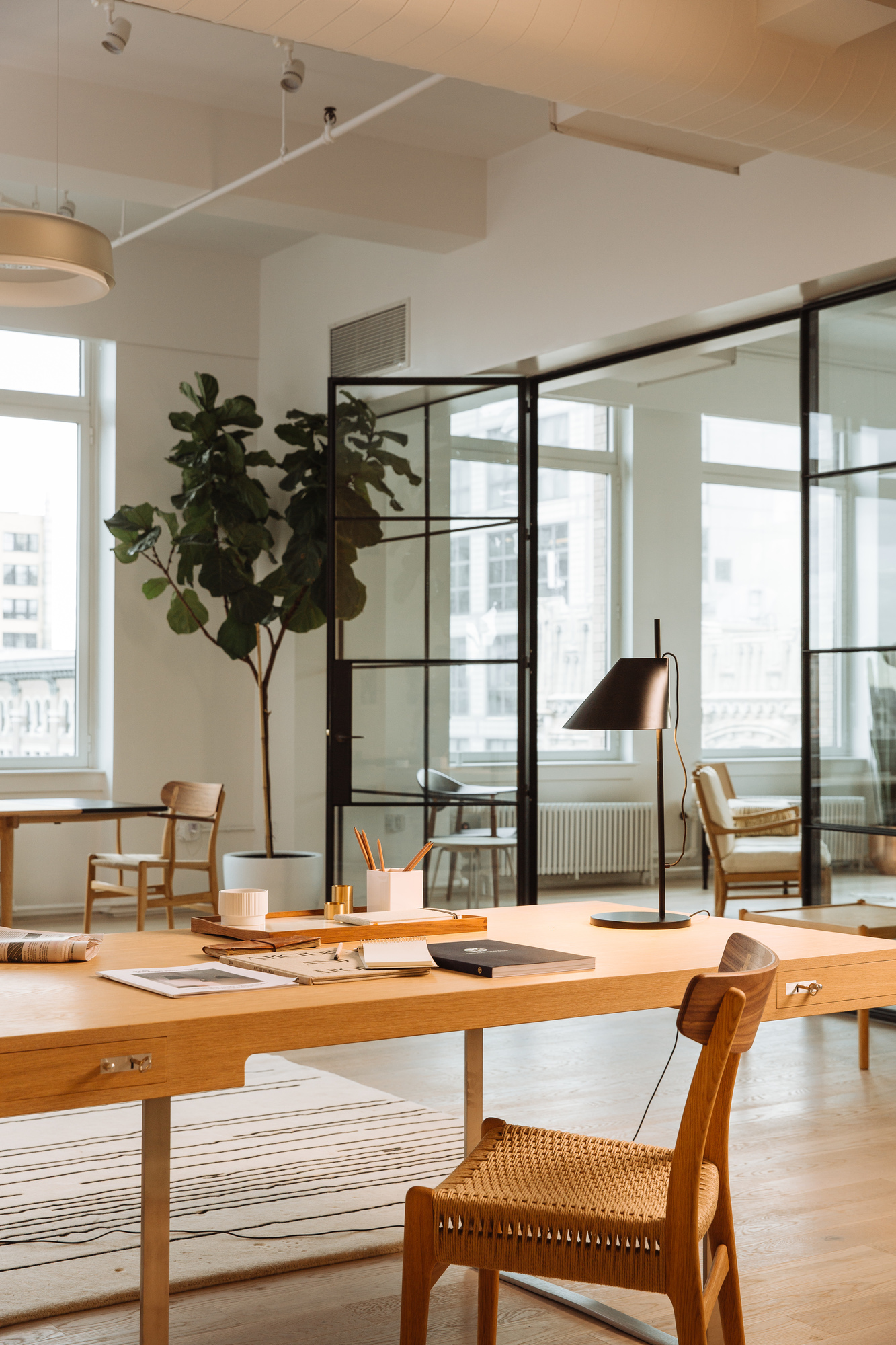 Yuh Table by Louis Poulsen | Media - Photos and Videos - 3 | Archello