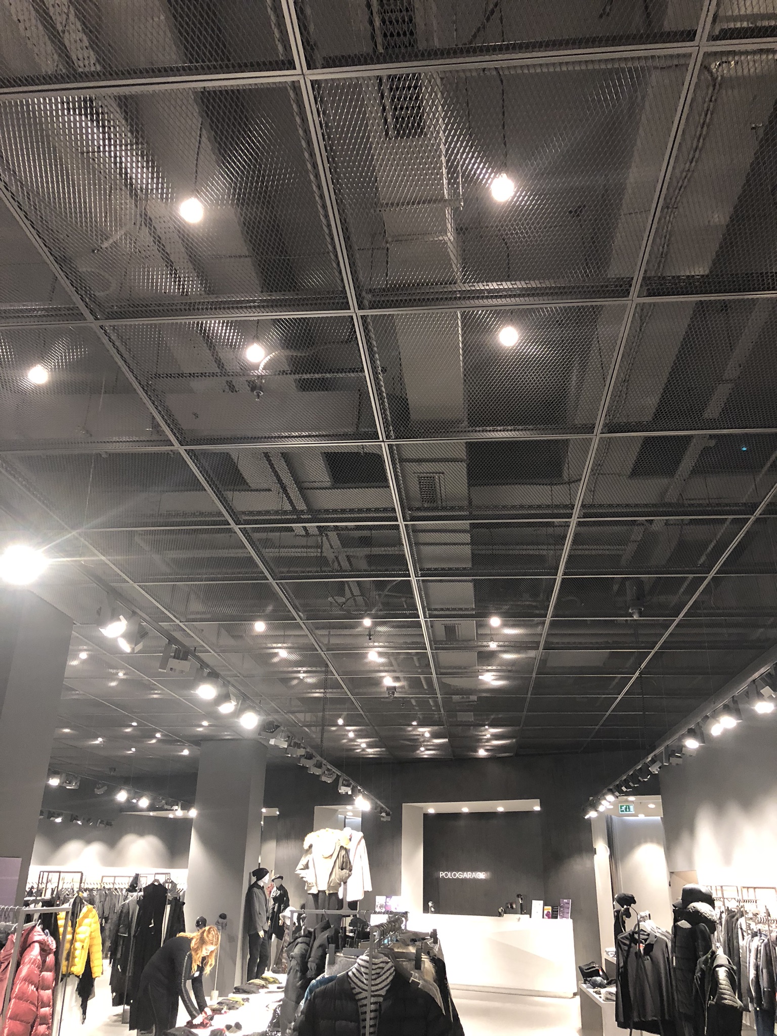 Mesh Suspended Ceiling per Trio Ceiling | Archello