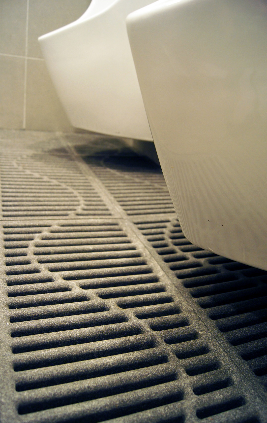 Bathroom Grates by Jonite | Archello