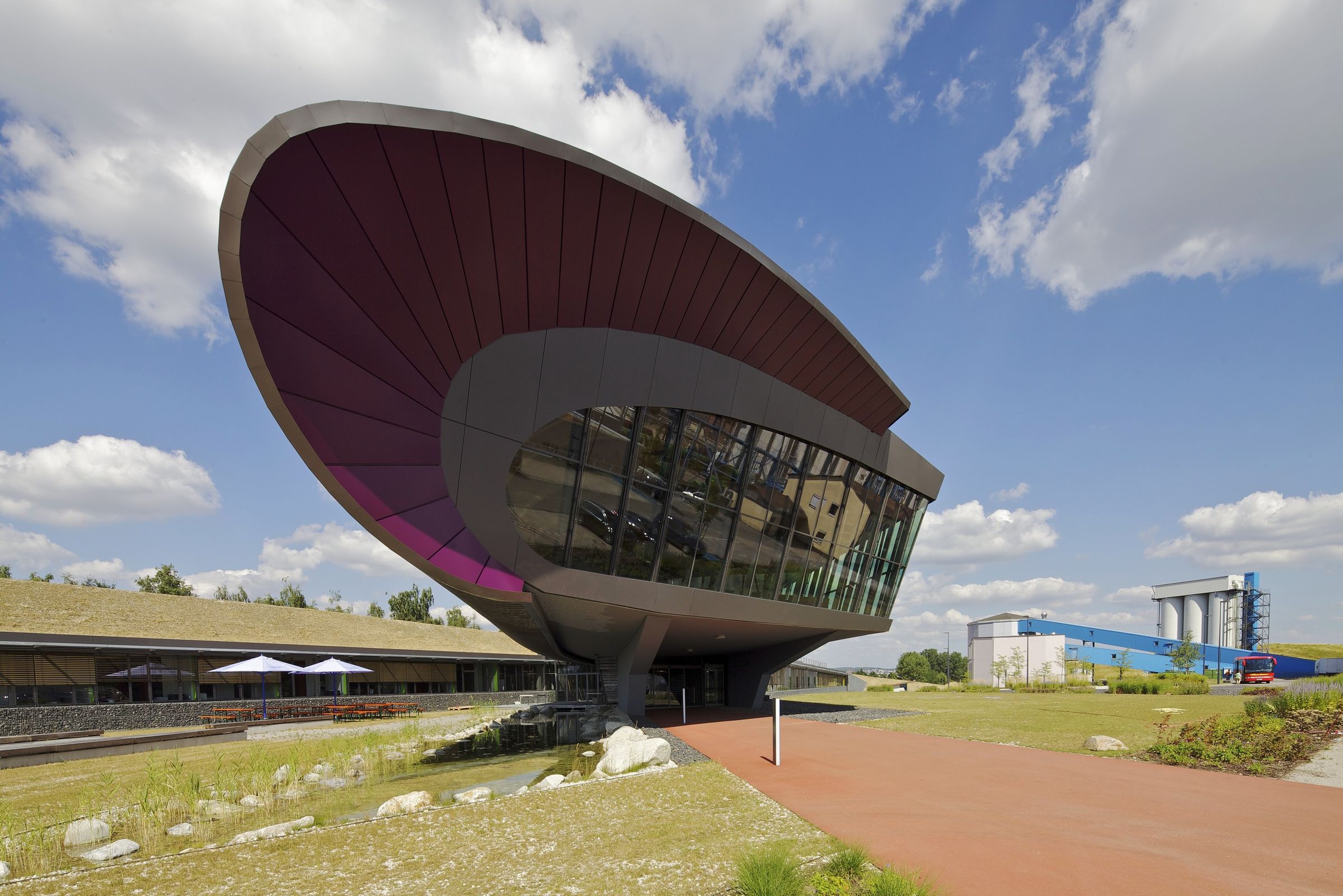 ZMS Schwandorf Administration Building | archimedialab | Archello