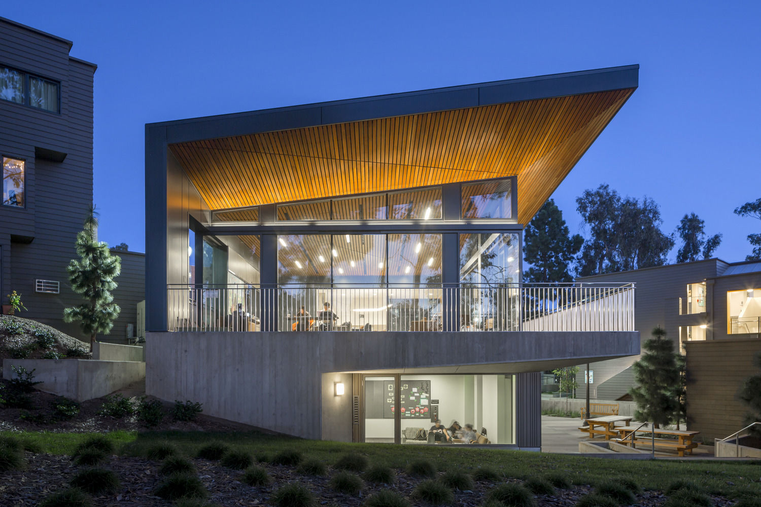UCLA, Hitch Student Residences | Steinberg Hart | Archello