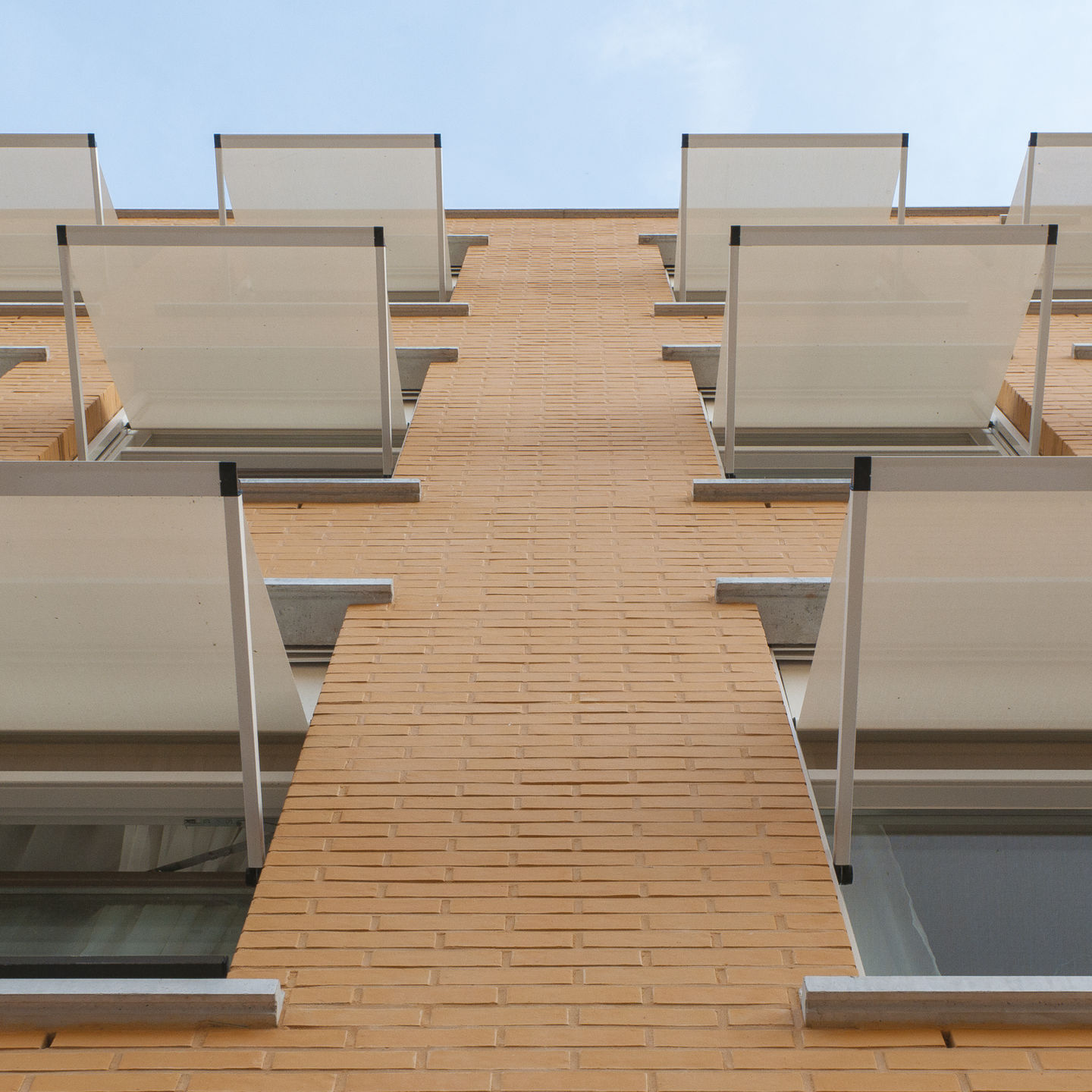 DucoScreen Front 150 CAP by Duco Ventilation & Sun Control | Archello