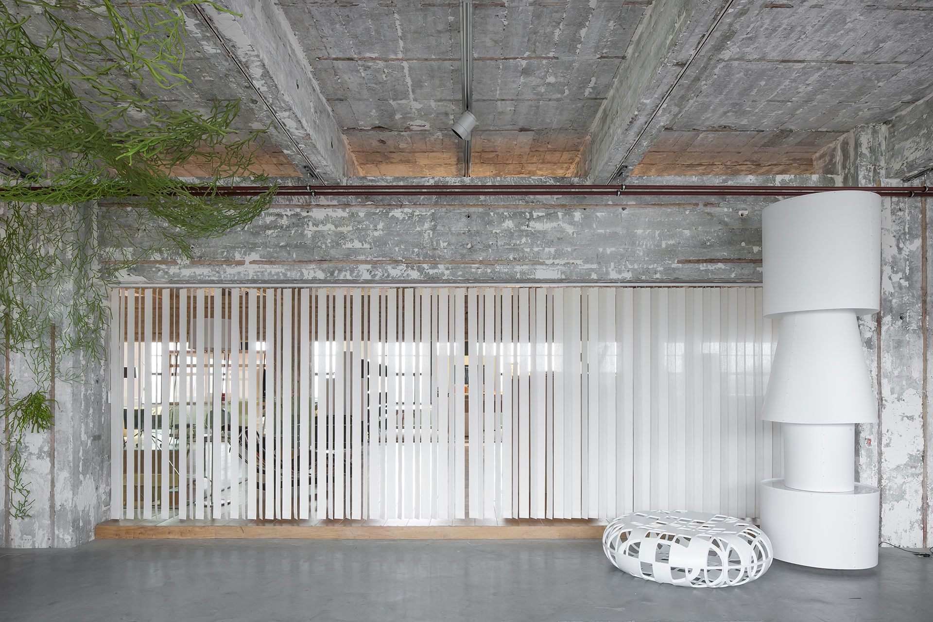 JASNO swings (vertical blinds) par {marque} | Archello