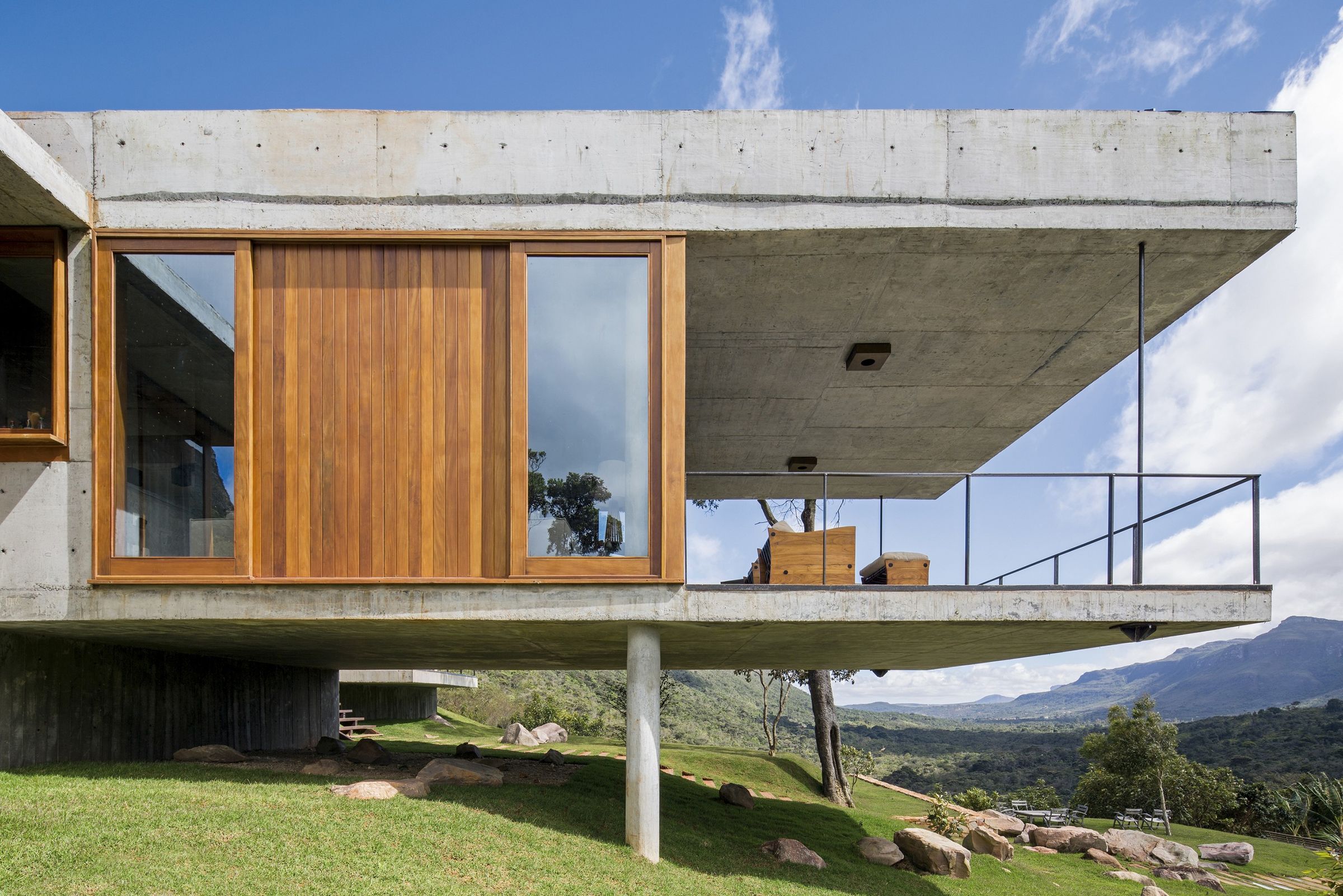 CASA DO BOMBA - House in Bomba's hill | Sotero Arquitetos | Archello
