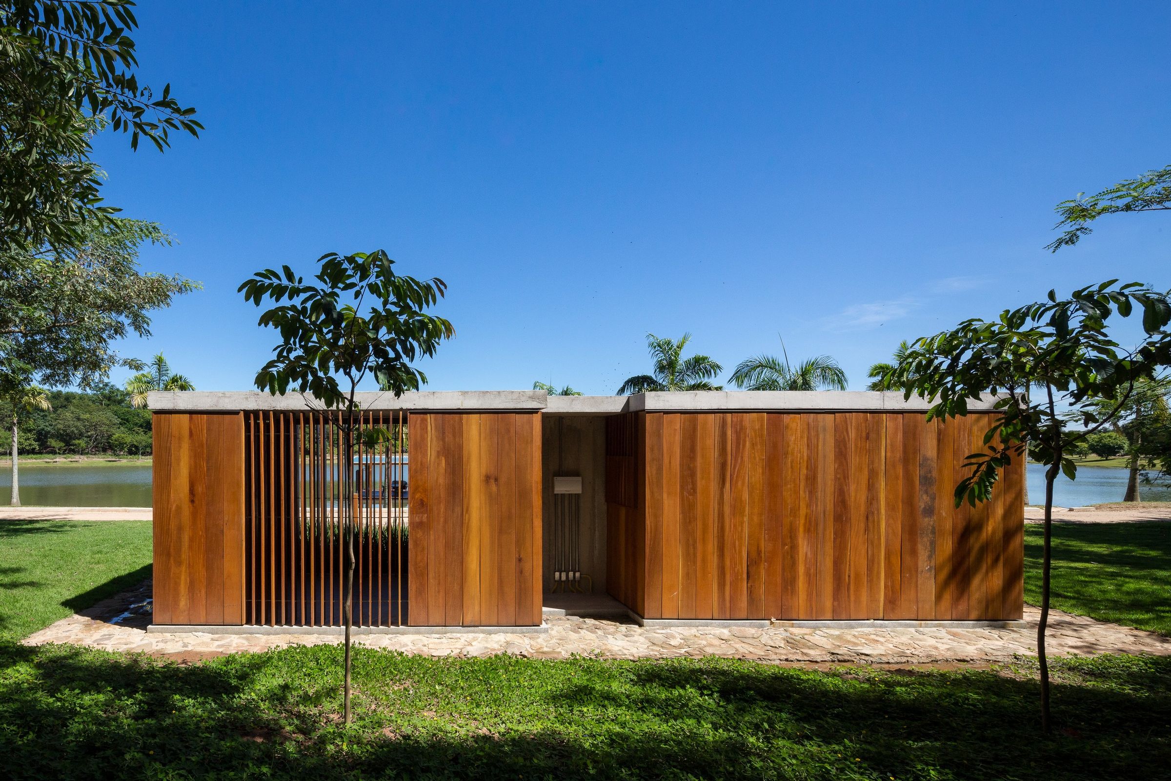 Bath and Storage Pavilion | Bruno Rossi Arquitetos | Archello