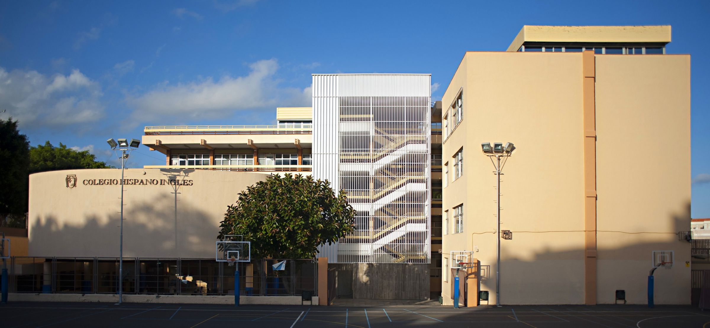 Lift shaft and stairwell lining | Equipo Olivares Arquitectos | Archello