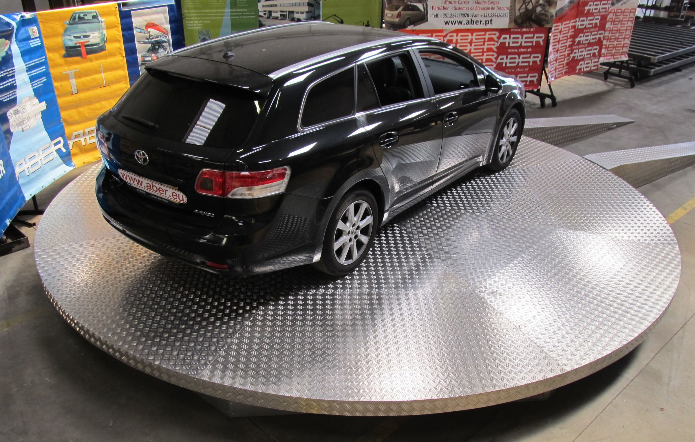 360º ROTATION PLATFORM por ABERMOVE | Archello