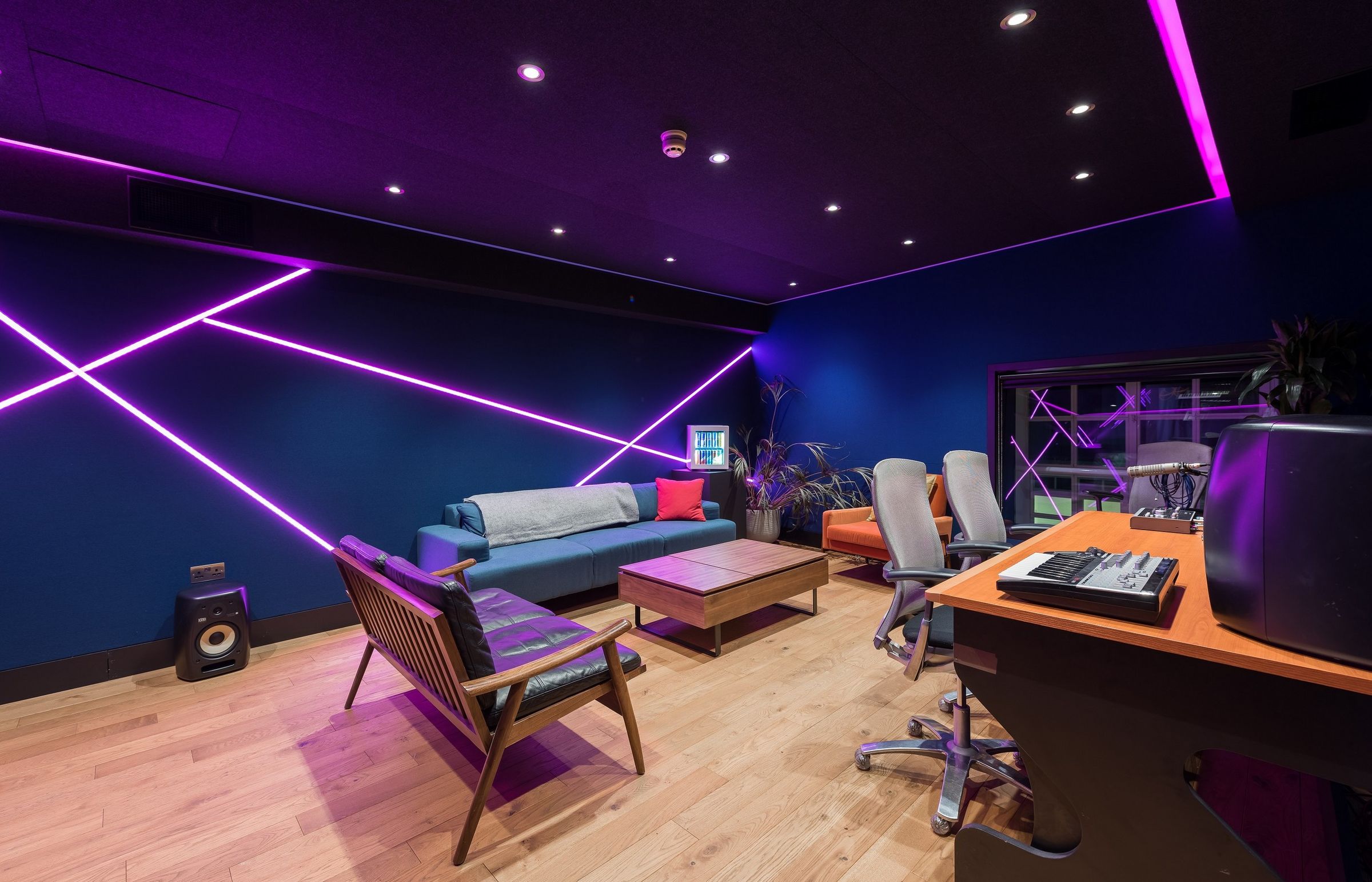 Gallery of Red Bull London Head Quarters | Dthree Studio | Media - 4