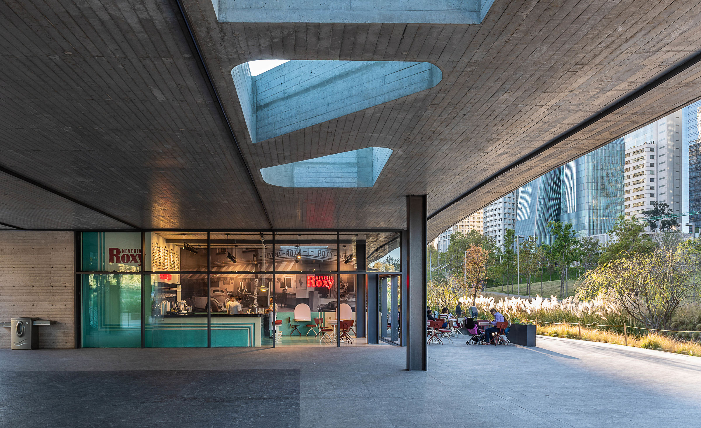 Gallery of Nevería Roxy Santa Fe | German Velasco Arquitectos | Medios ...