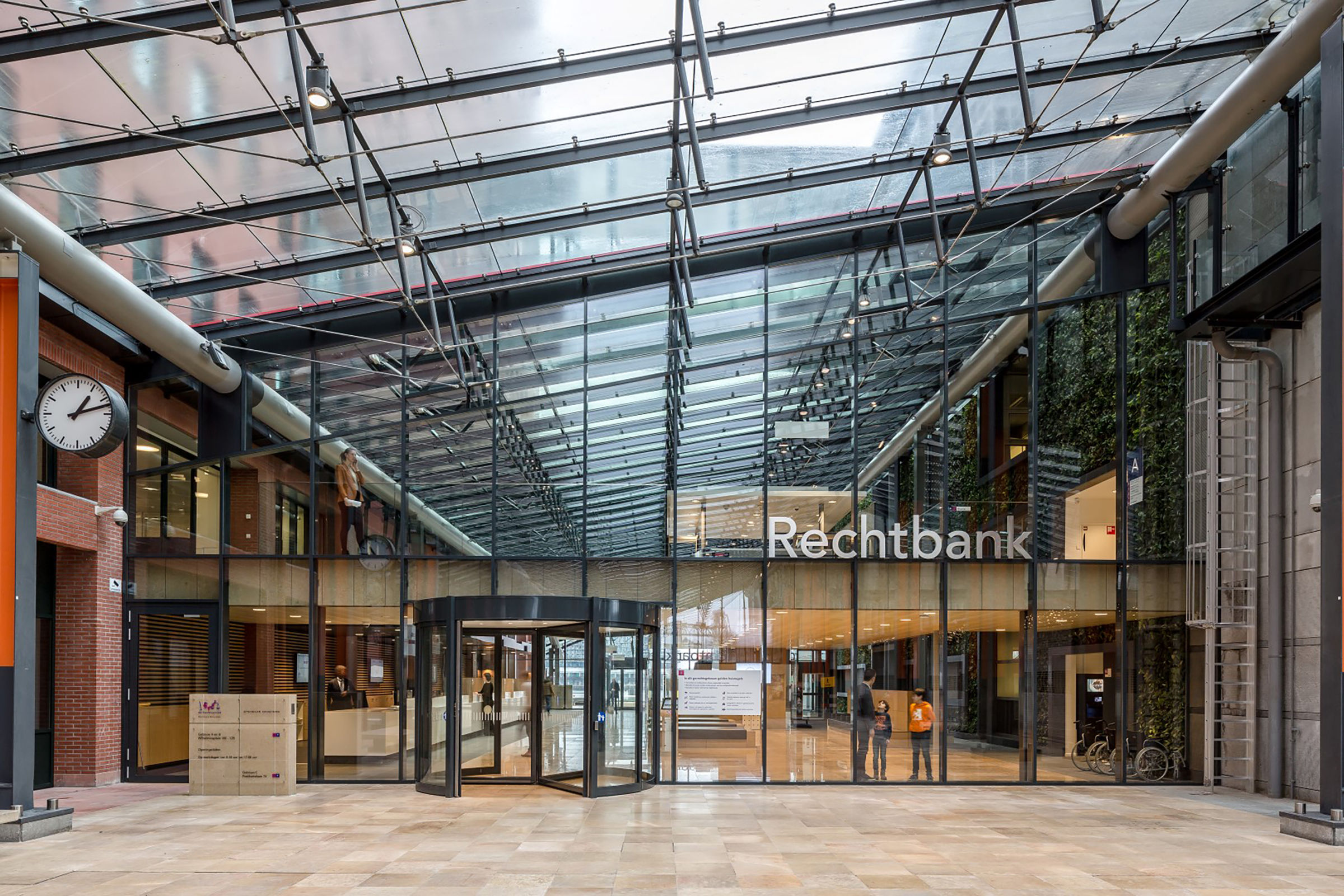 Renovation of the Rotterdam District Court highlights warmth and ...