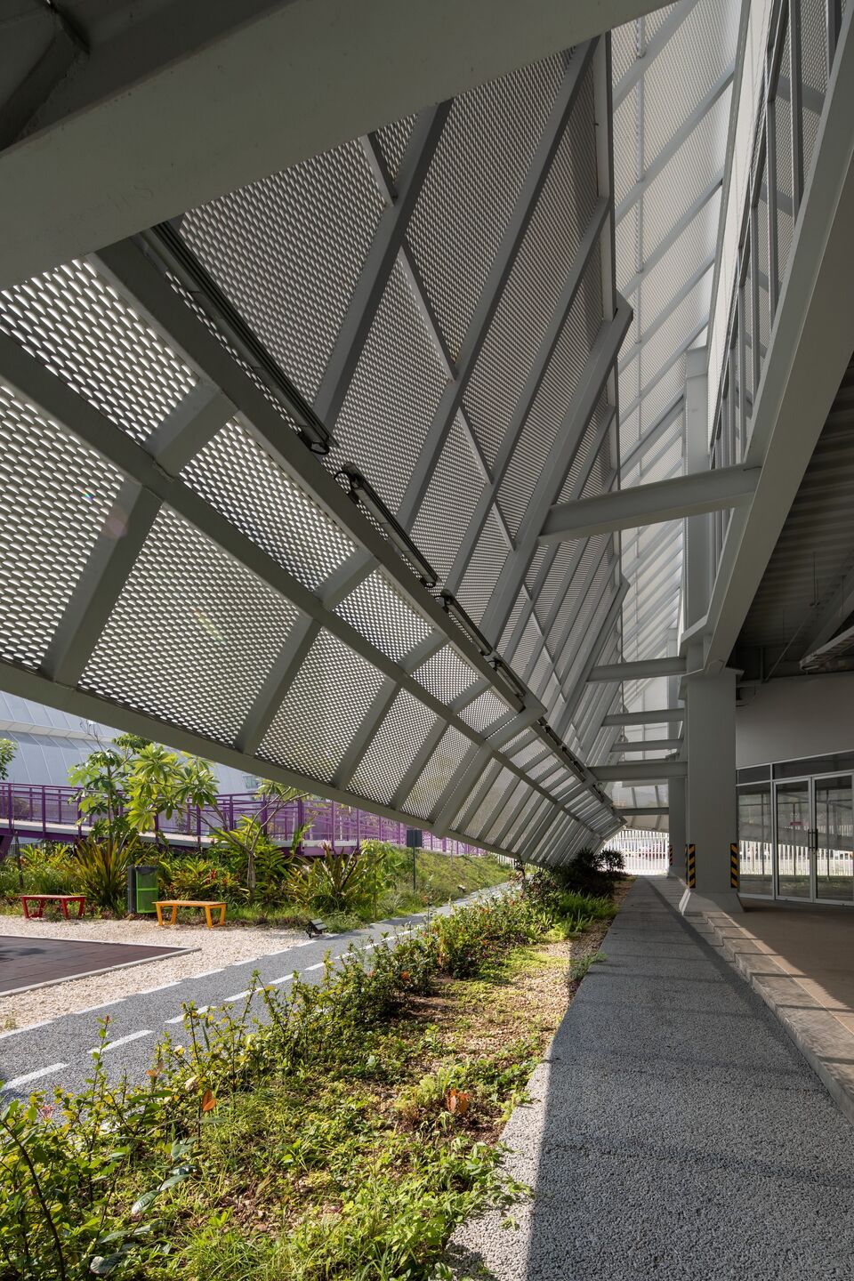 LOUVER MESH 94 por LADESA, Lamina Desplegada, S.A. De C.V. | Archello