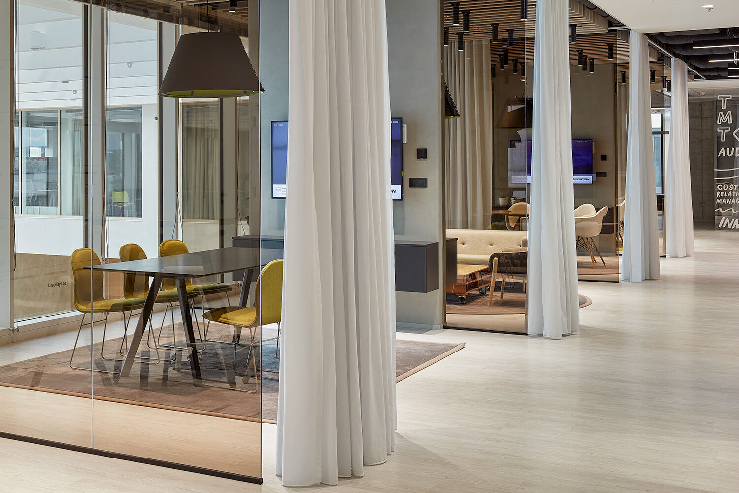 Gallery of Deloitte Prague office | Atelier Kunc Architects | Media - 16