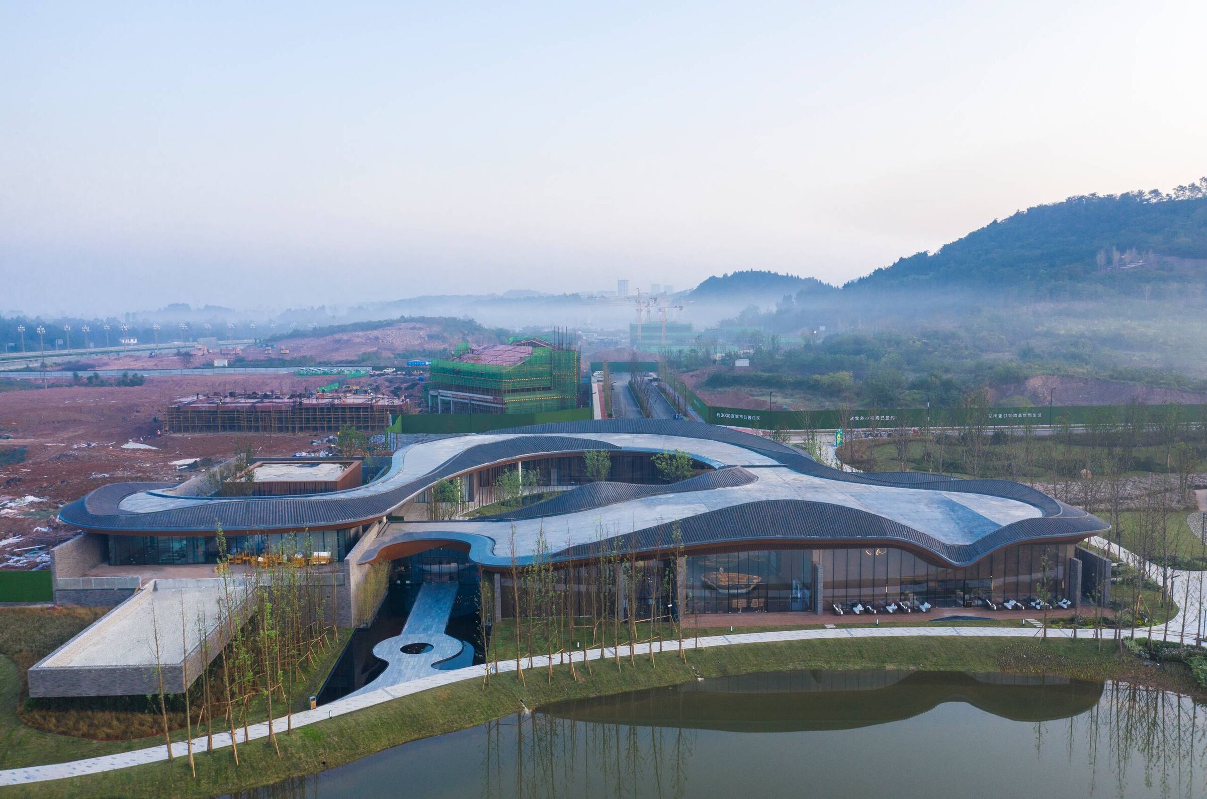 Gallery of The Chengdu VUE Hotel & Resort Phase I | RSAA/Büro Ziyu ...