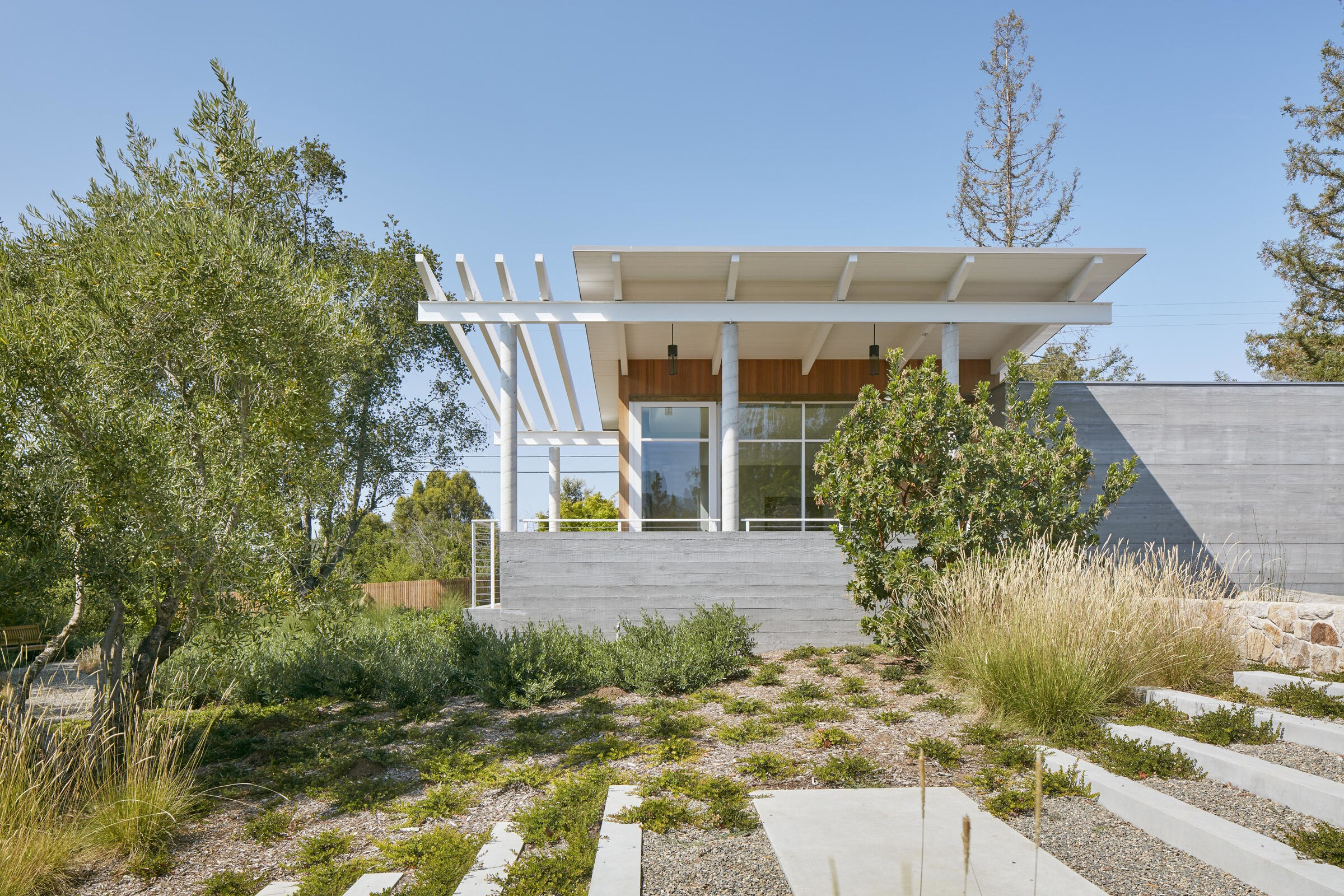 Modern California ranch house draws inspiration from its agrarian roots ...
