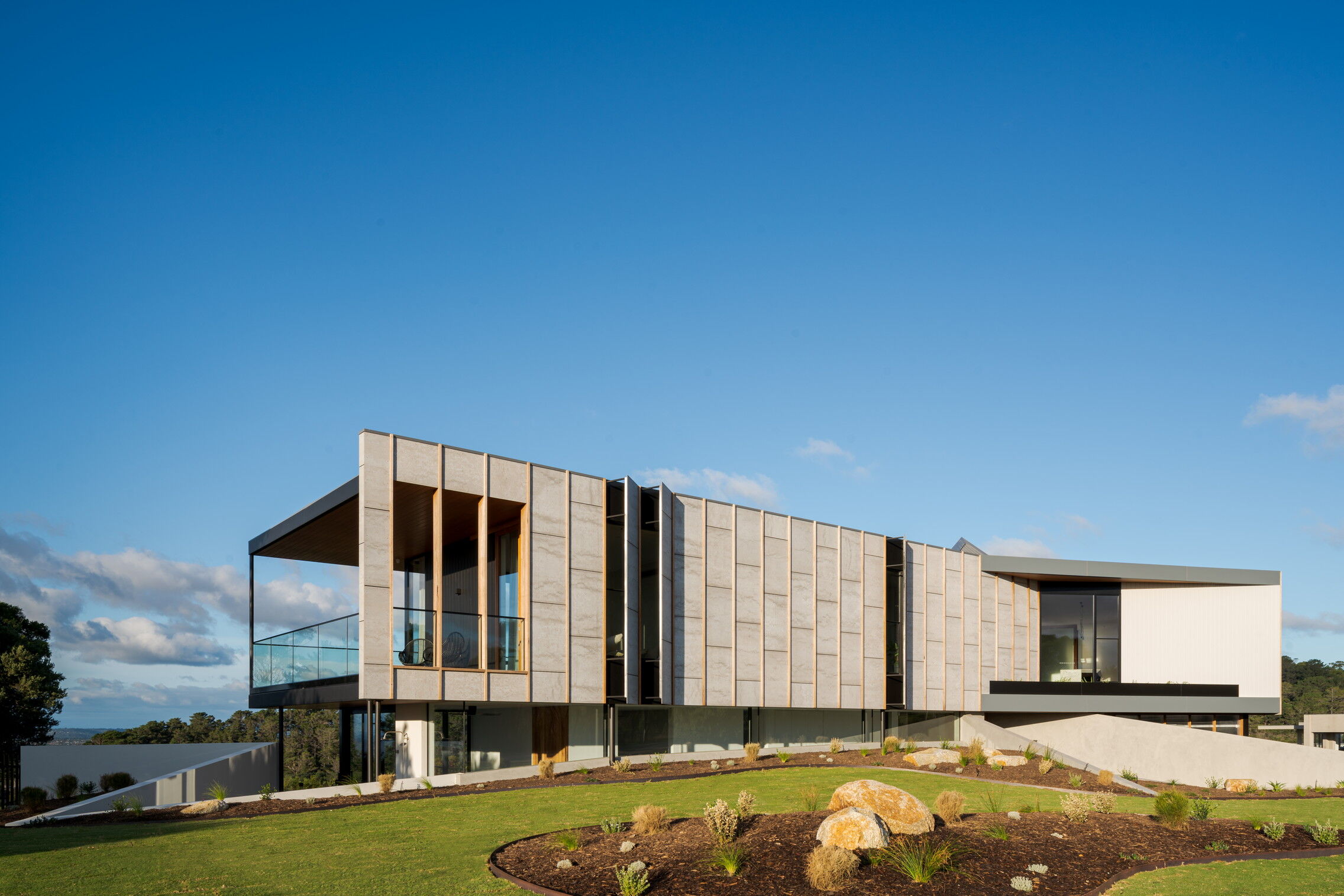 Three Angle House | MEGOWAN ARCHITECTURAL | Archello