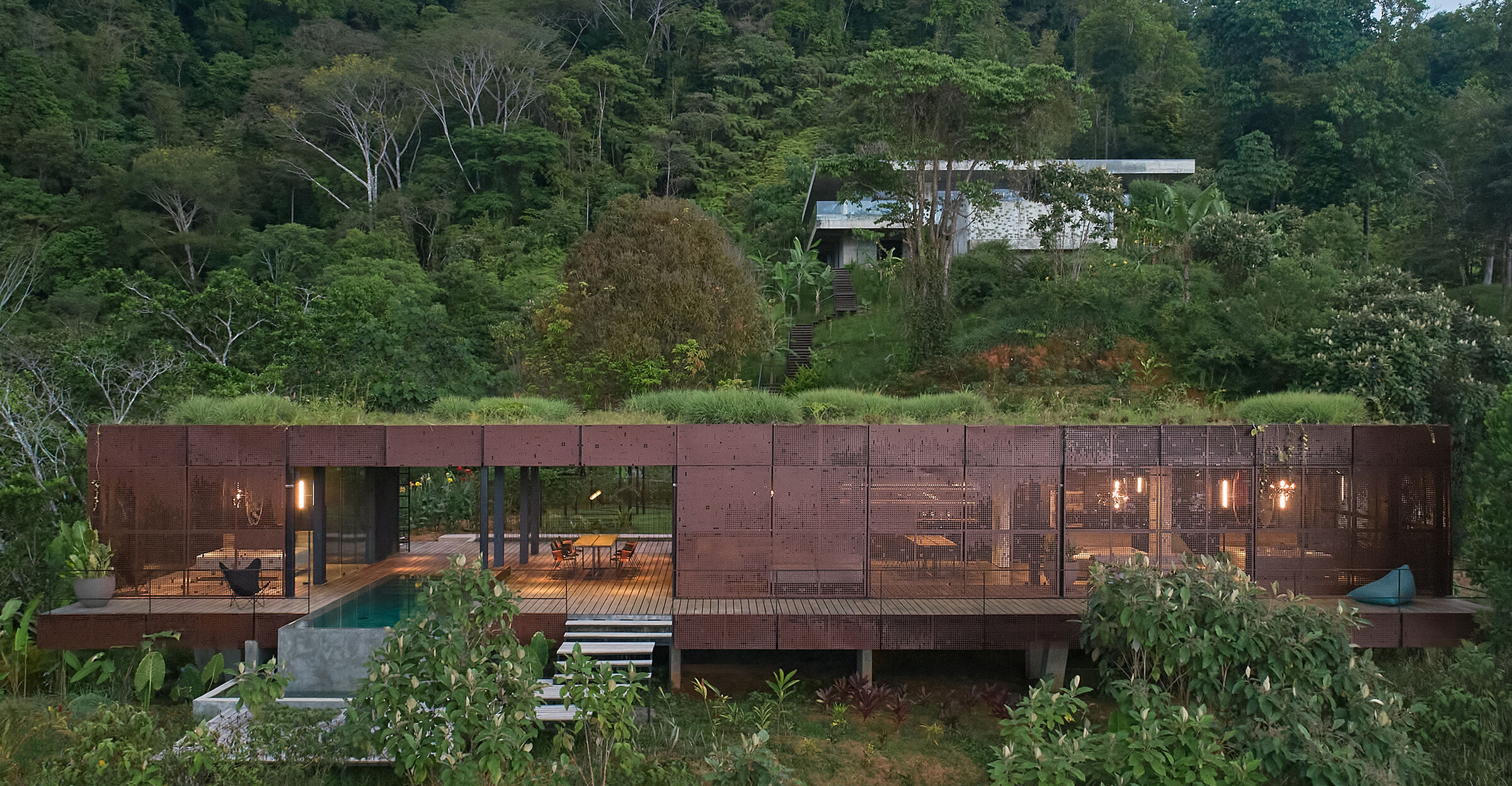 Costa Rican home appears to levitate over its tropical surroundings ...