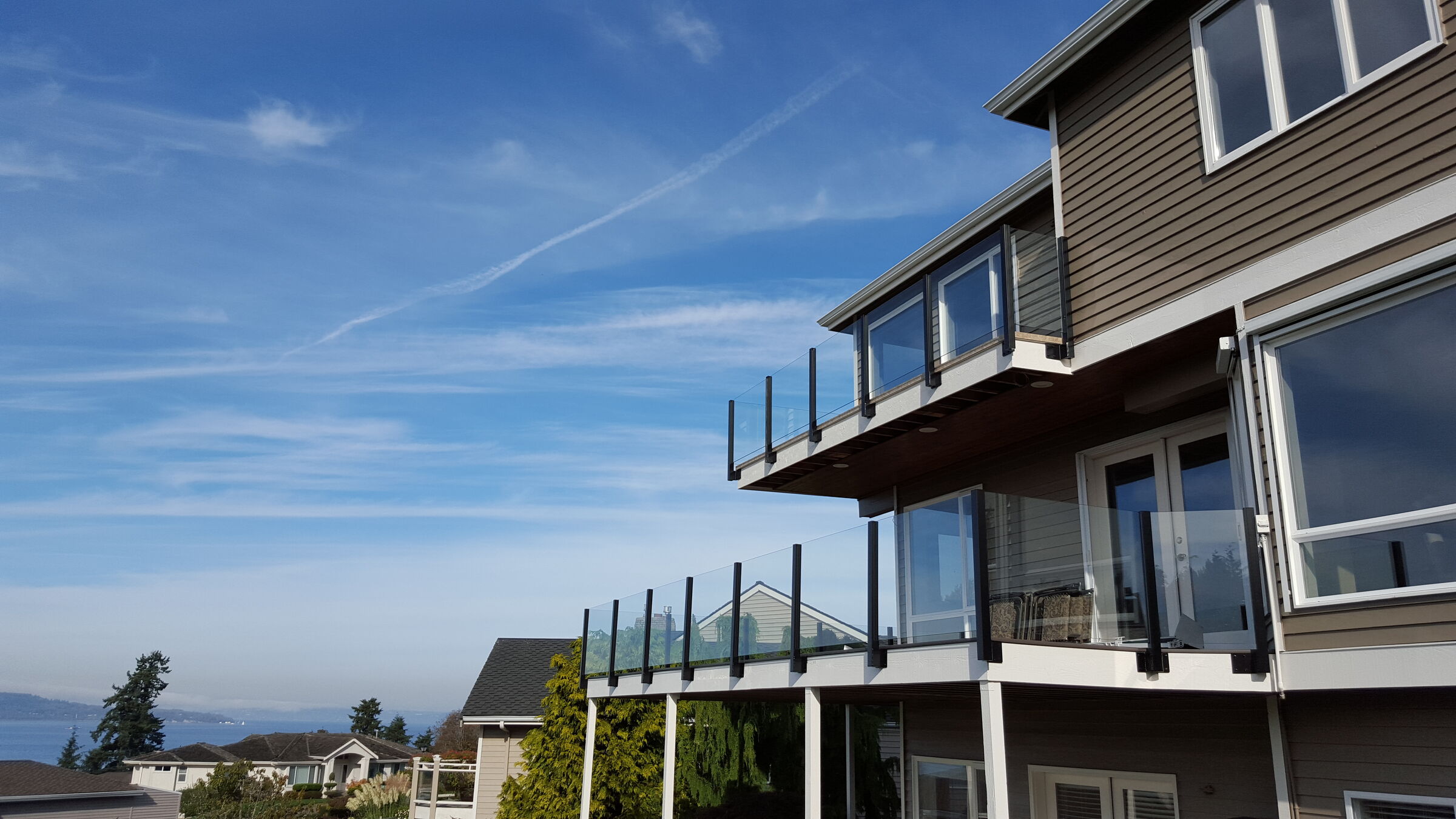 Durarail Topless Glass Railing System nach Duradek | Archello